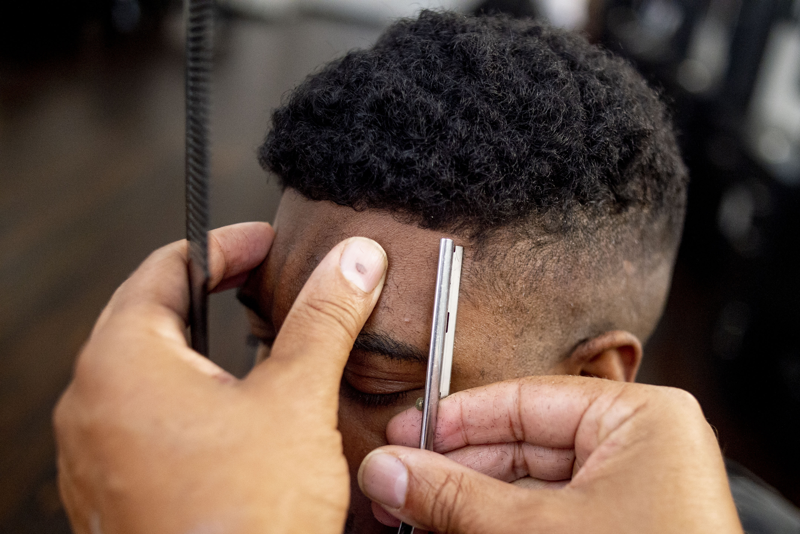 Black-owned barbershop MagnifiClips opens in downtown Flint - mlive.com
