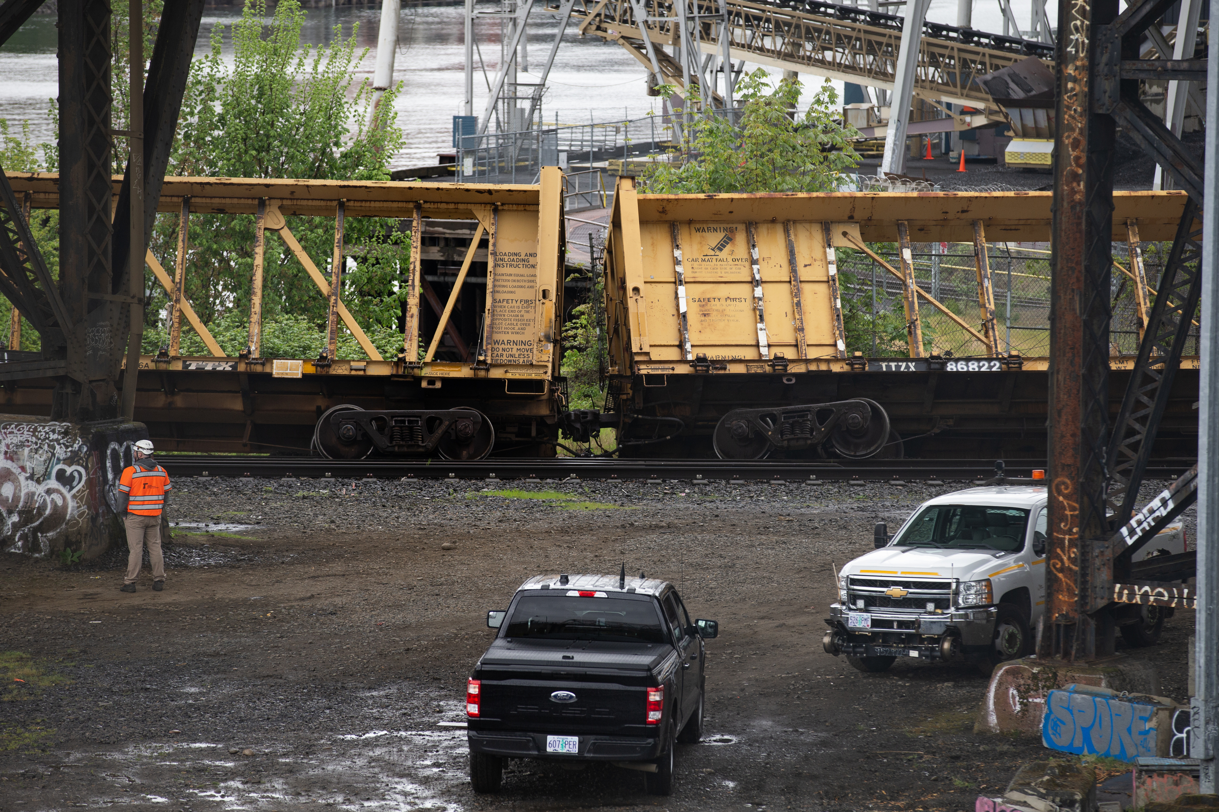 Steel Bridge freight train derailment - oregonlive.com