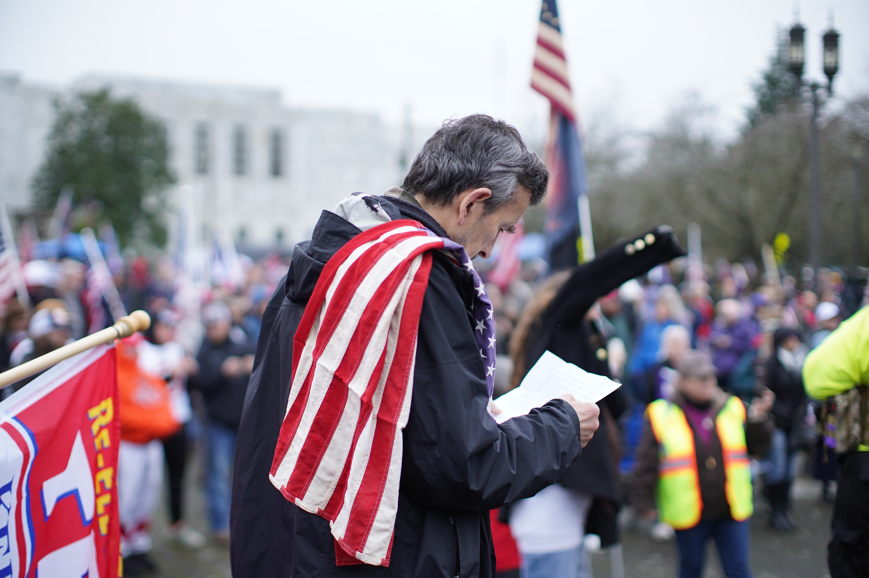 Protesters gather at Oregon Capitol building as Pro-Trump mob storms U ...