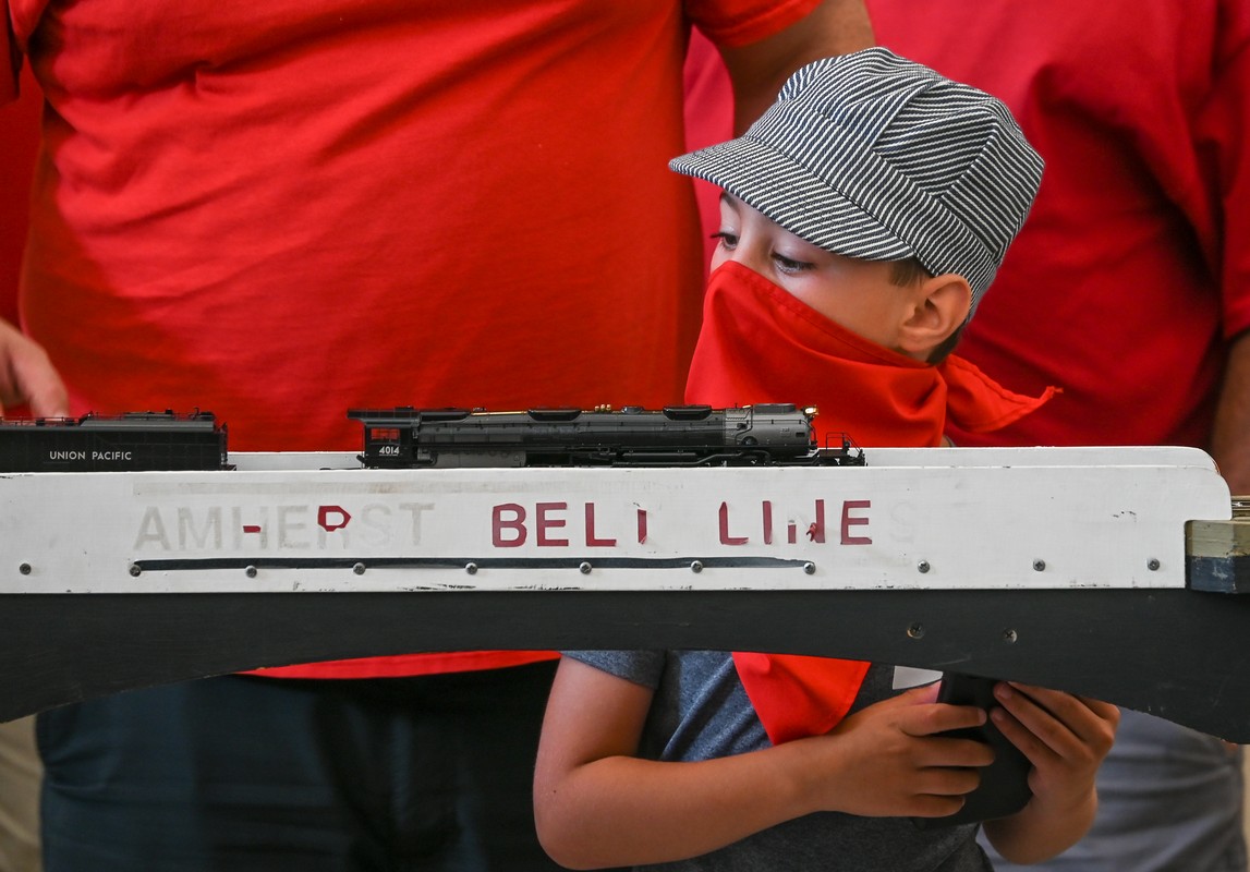 Model railroading draws young train enthusiasts to Union Station ...