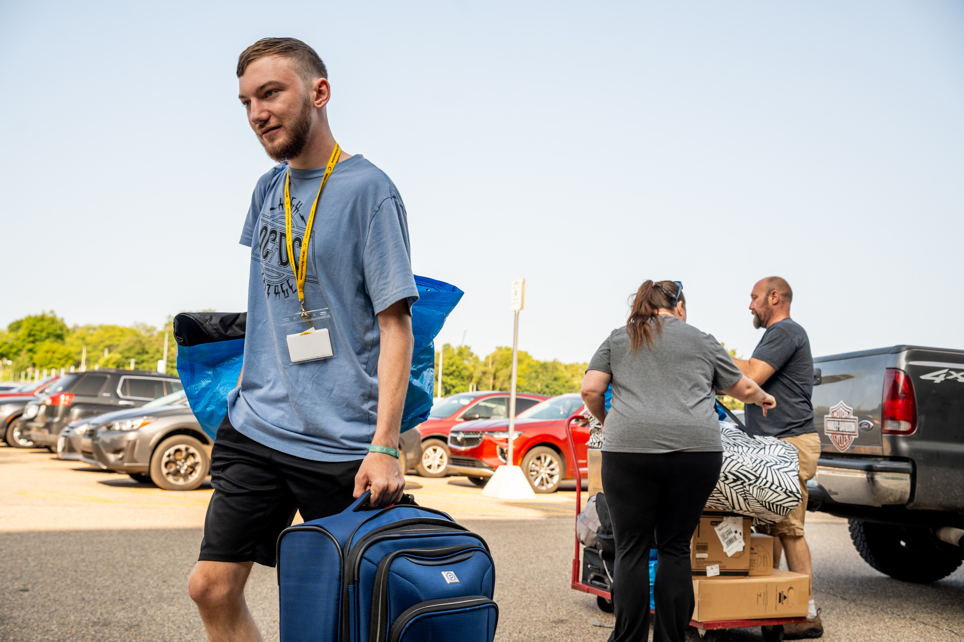 Western Michigan University students return to campus for move-in day ...