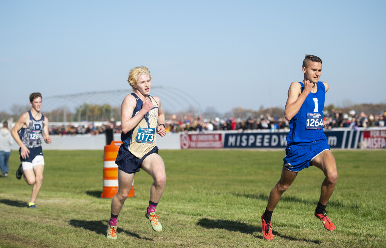 Division 2 boys race at 2021 MHSAA Cross Country championships - mlive.com