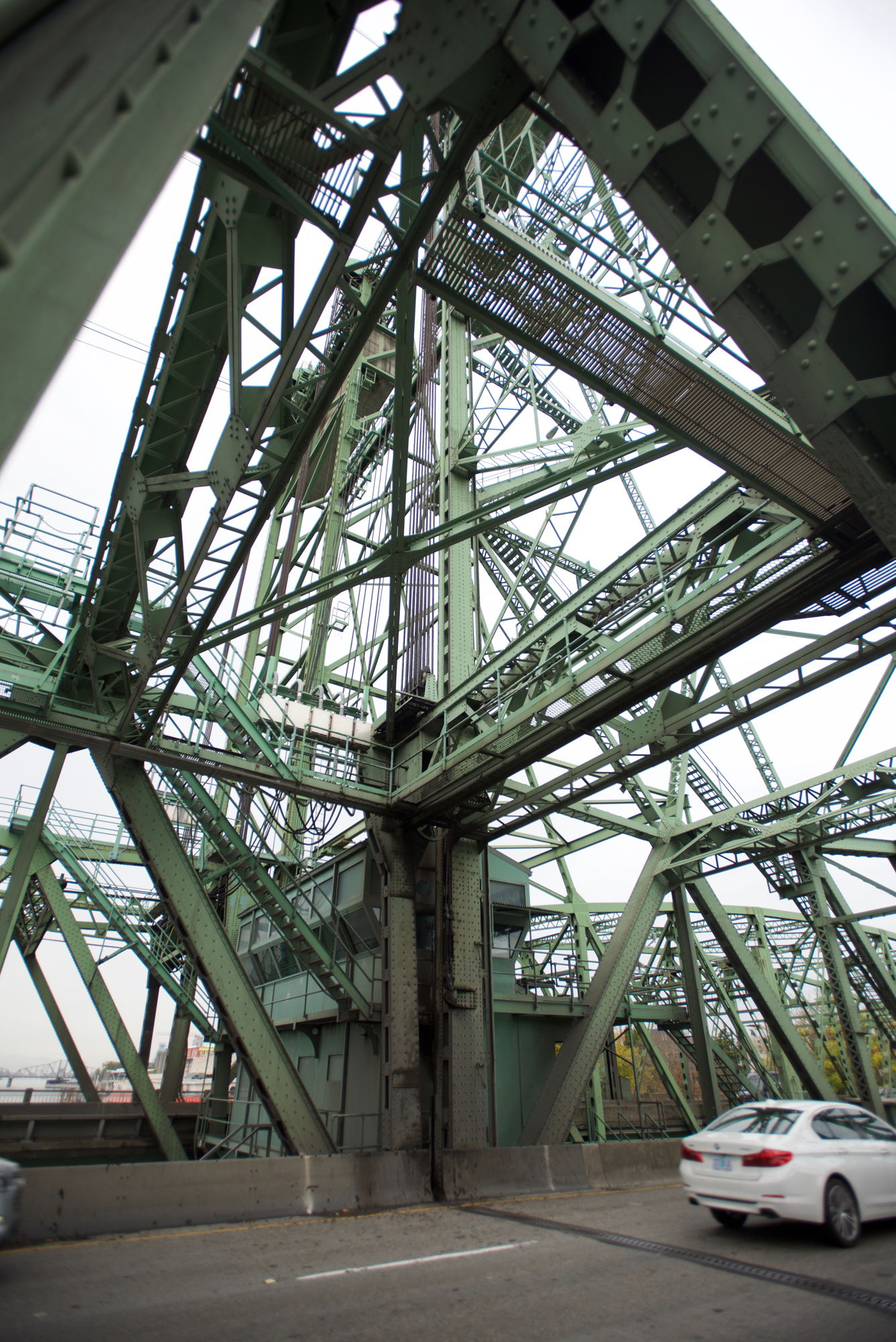 An up-close look at the aging 100-year-old Interstate 5 bridge ...