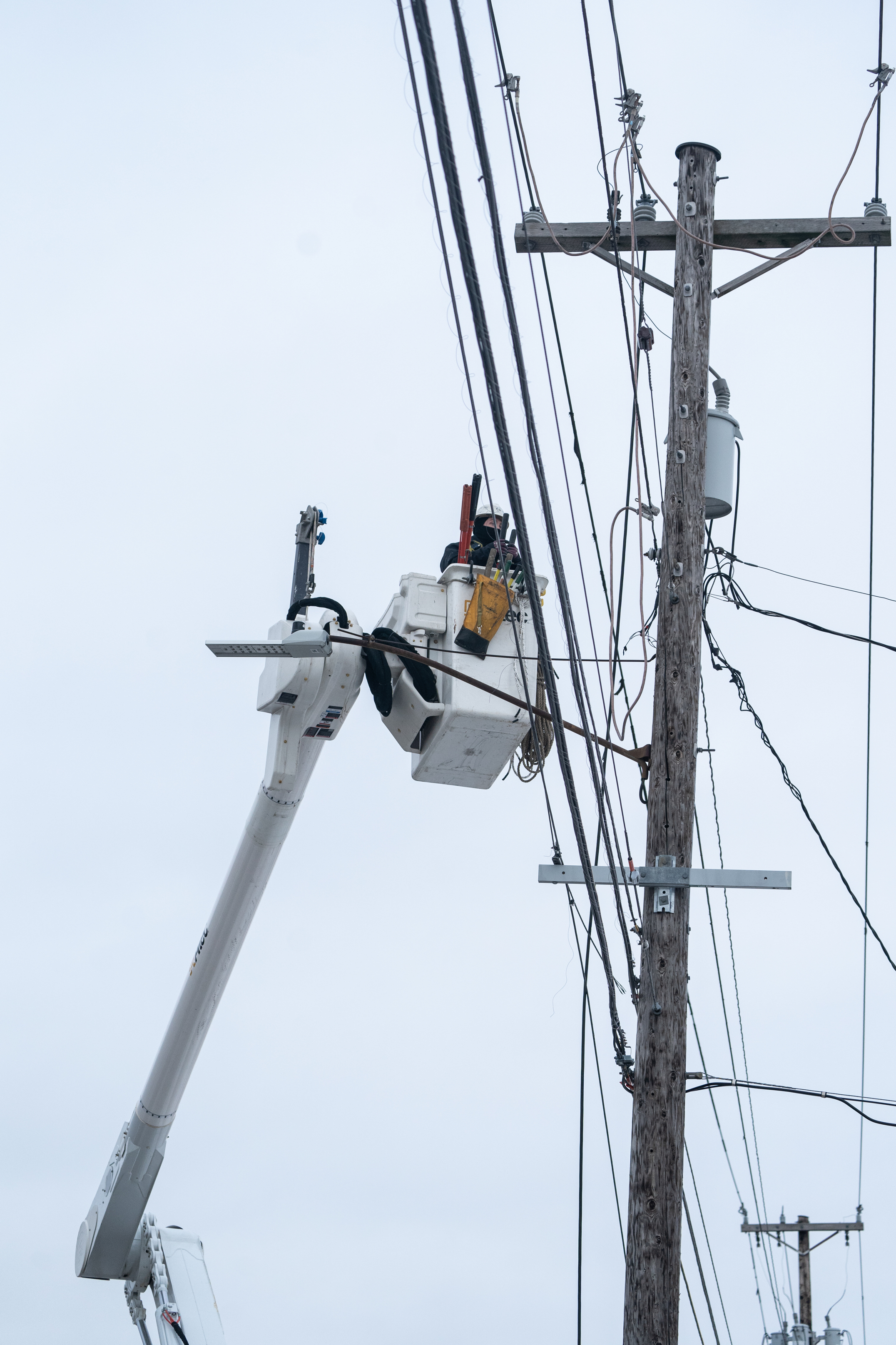 Utility crews work to repair power outages in Portland - oregonlive.com