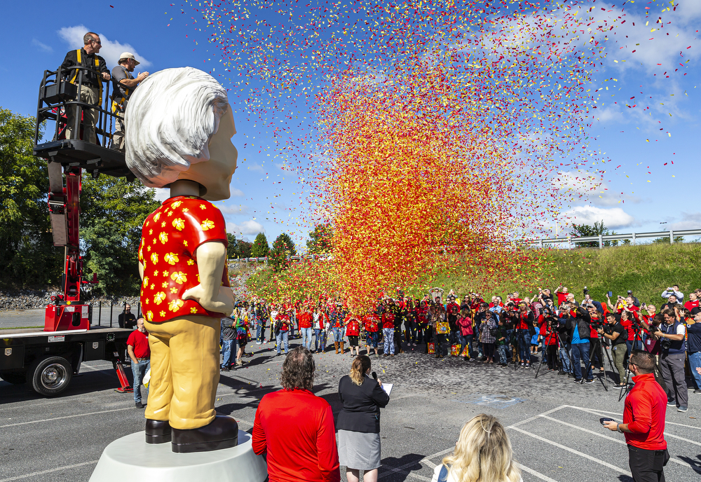 Ollie’s Bargain Outlet sets new record for world’s largest bobblehead ...