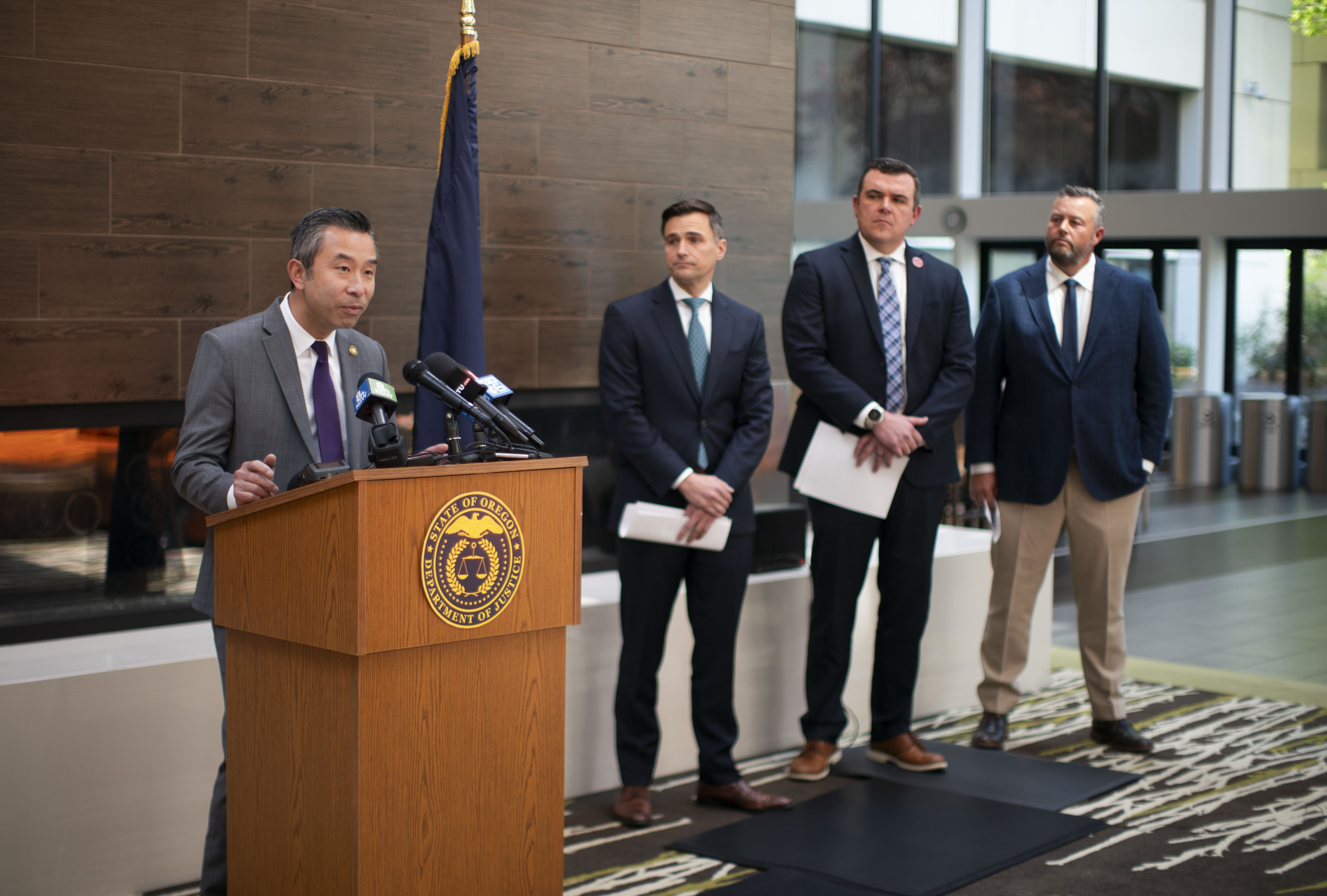 Oregon Attorney General Dan Rayfiled files lawsuit against Trump ...