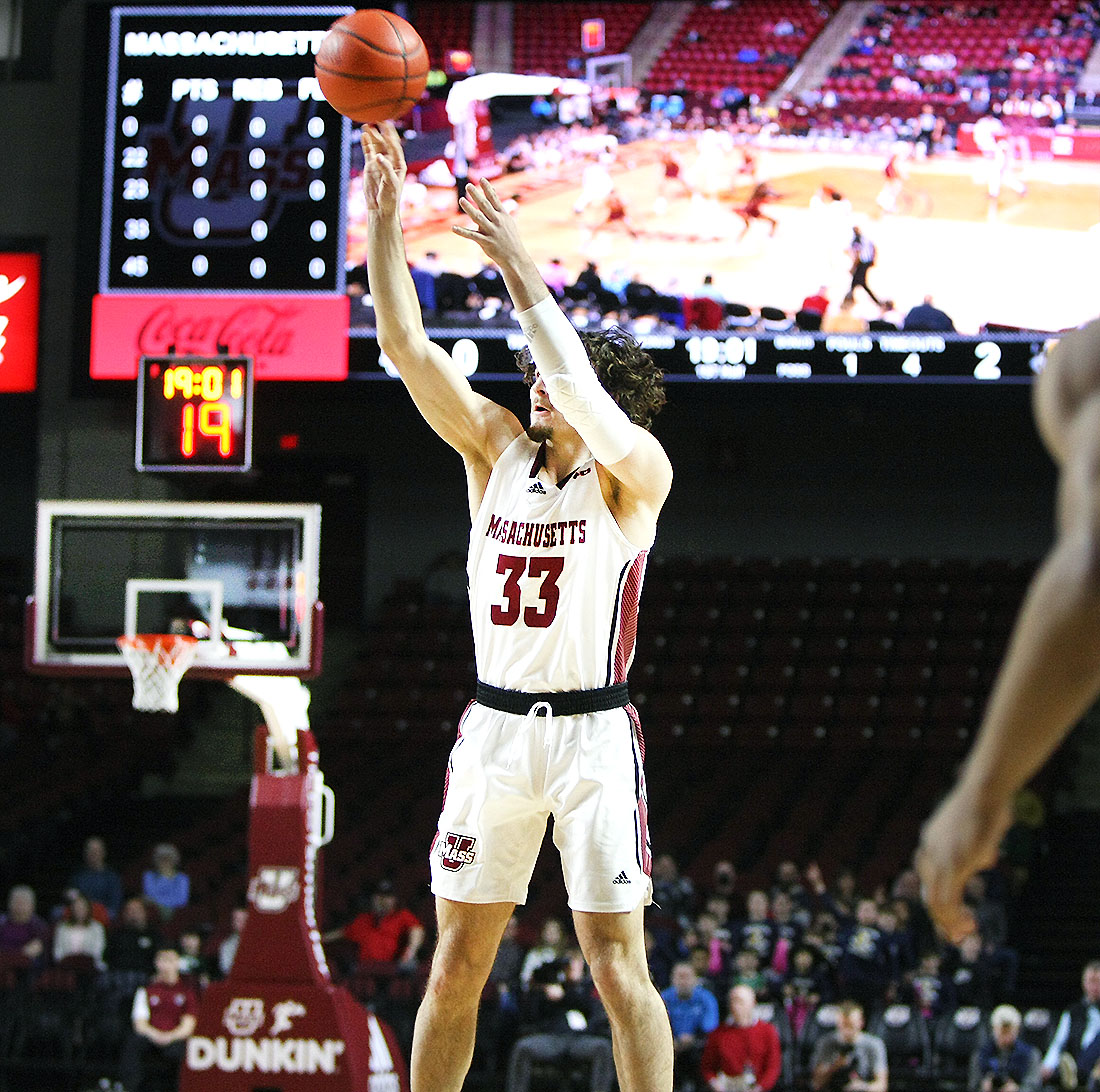 UMass Men's Basketball vs Loyola Chicago 2/14/23 - masslive.com