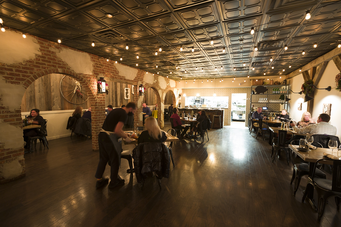 Indoor Dining at Viaggio Ristorante in Wayne - nj.com