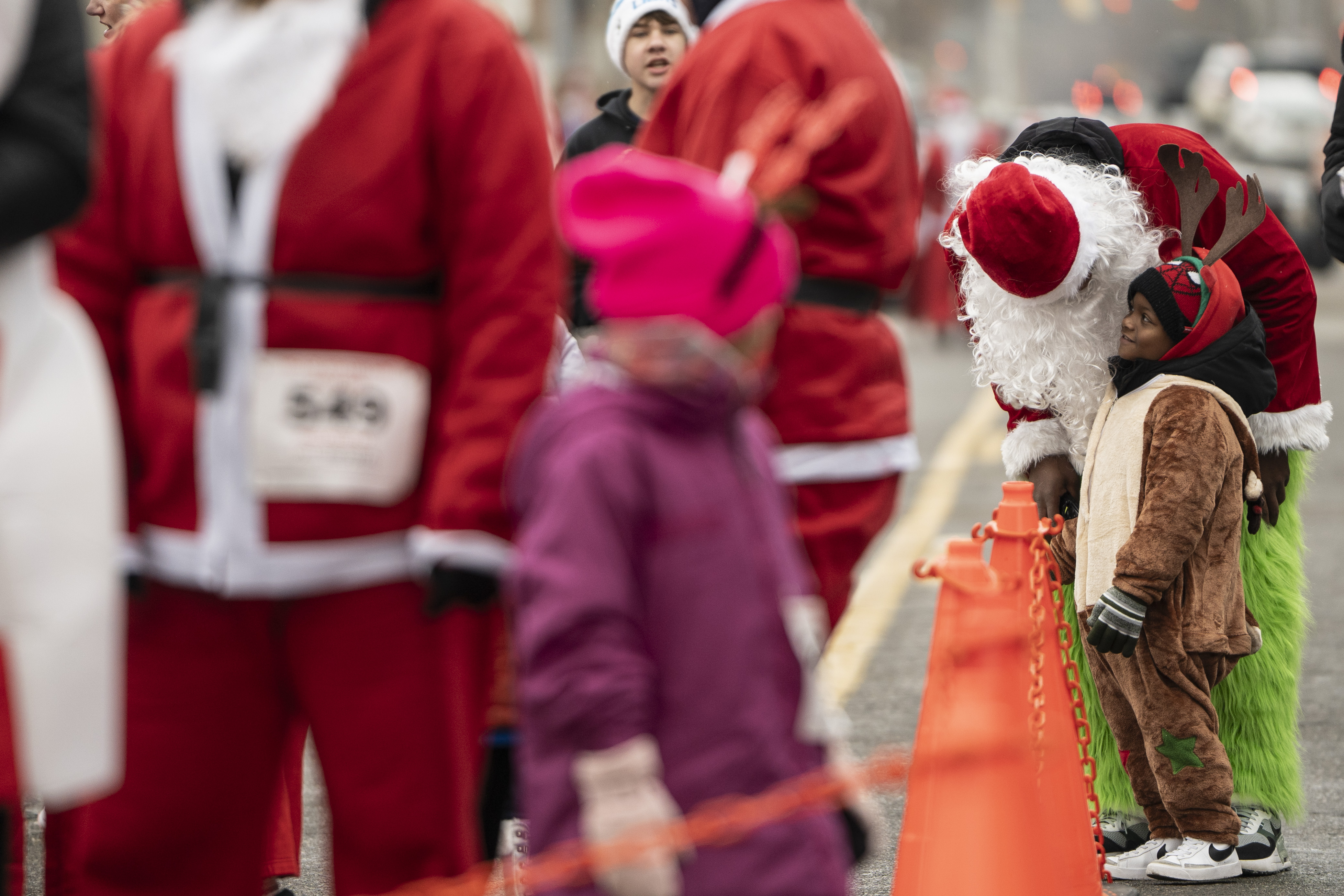 Hundreds put on their red suits for the YMCA Santa Run - mlive.com