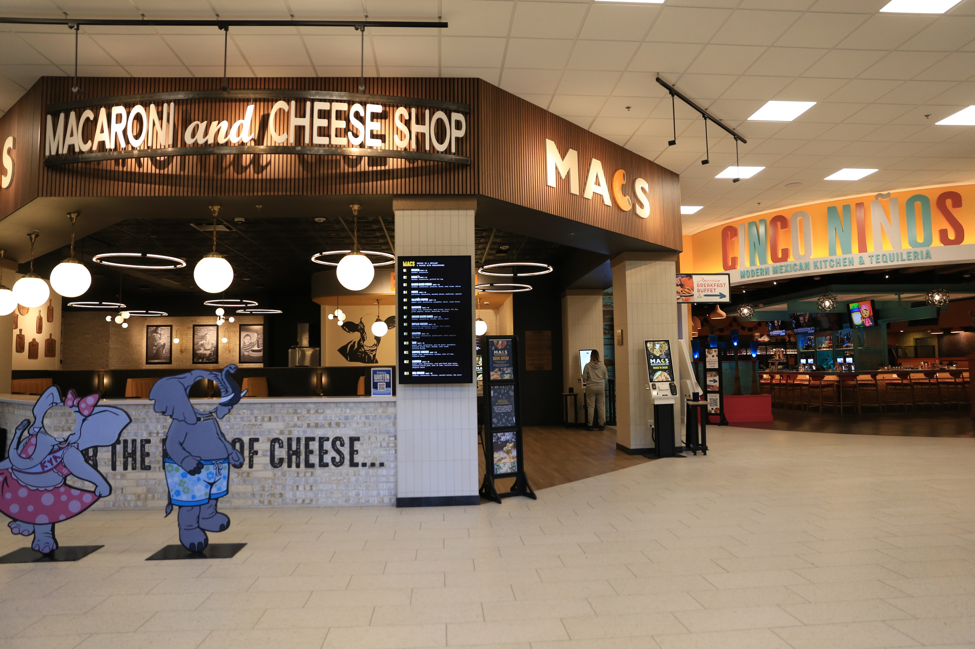 Kalahari Resort shows off new restaurants, water slide - cleveland.com