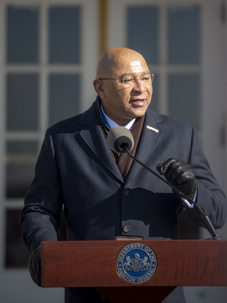 Tim DeFoor sworn in as Pennsylvania's new Auditor General - pennlive.com