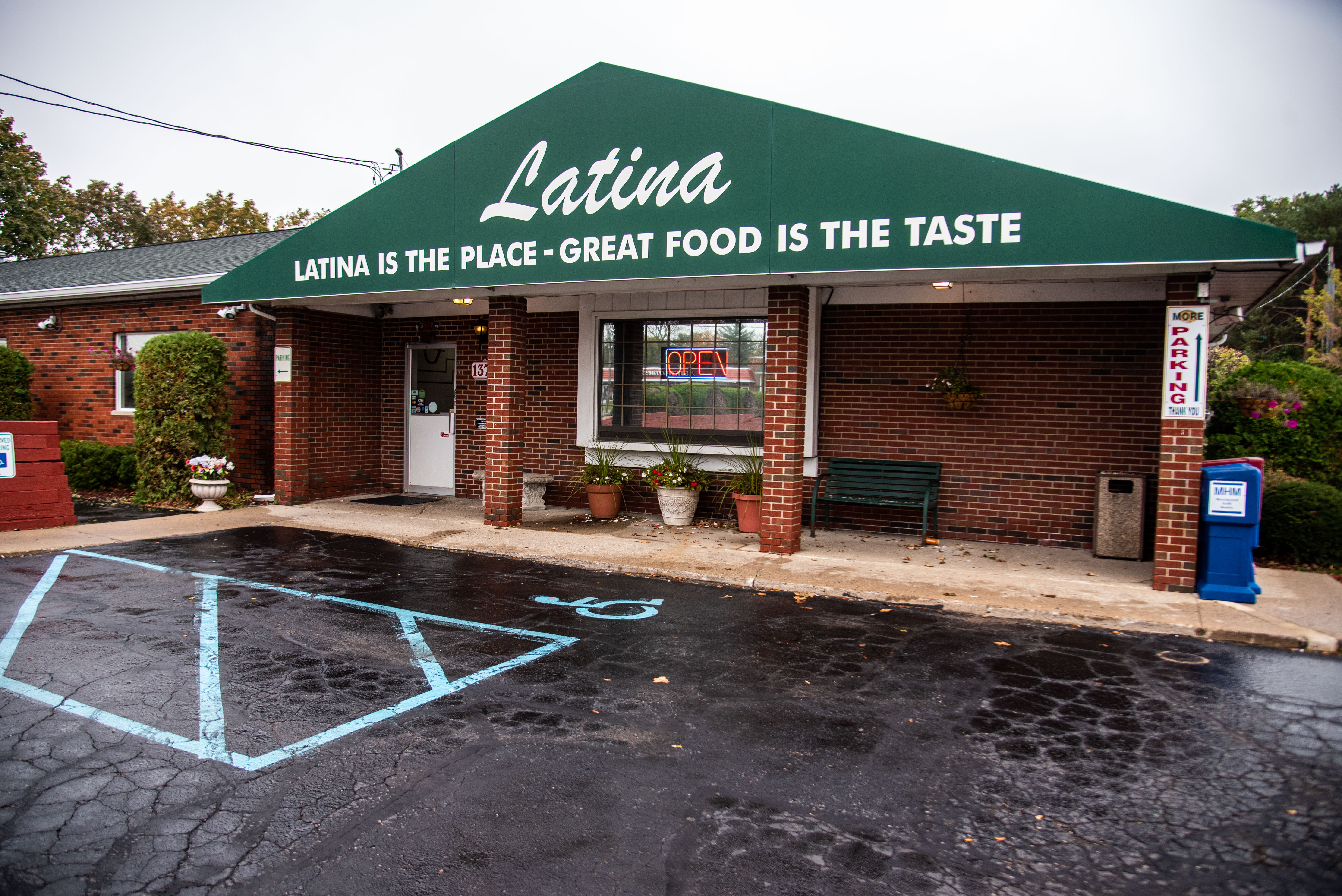Michigan’s Best Local Eats: Try Jack Daniels-infused BBQ Pizza at this ...