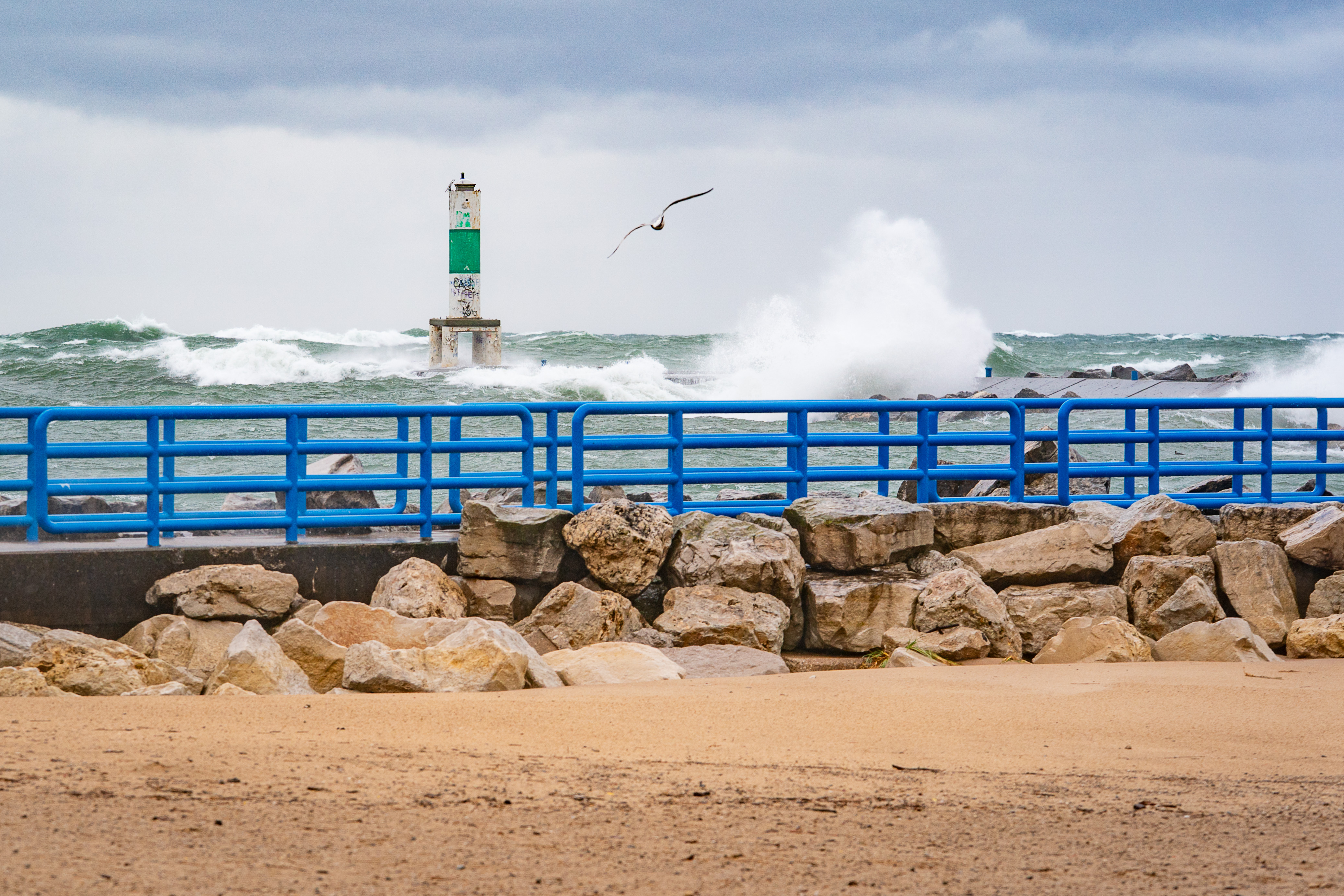High winds, waves pull people to Holland's lakeshore despite weather ...