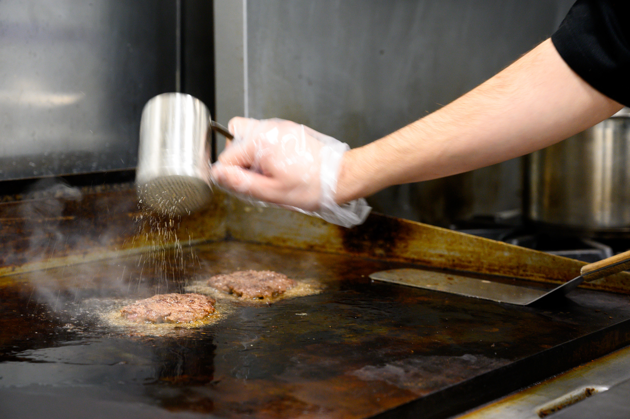 Moe's Neighborhood Bar opens delivery-only ahead of space on North ...