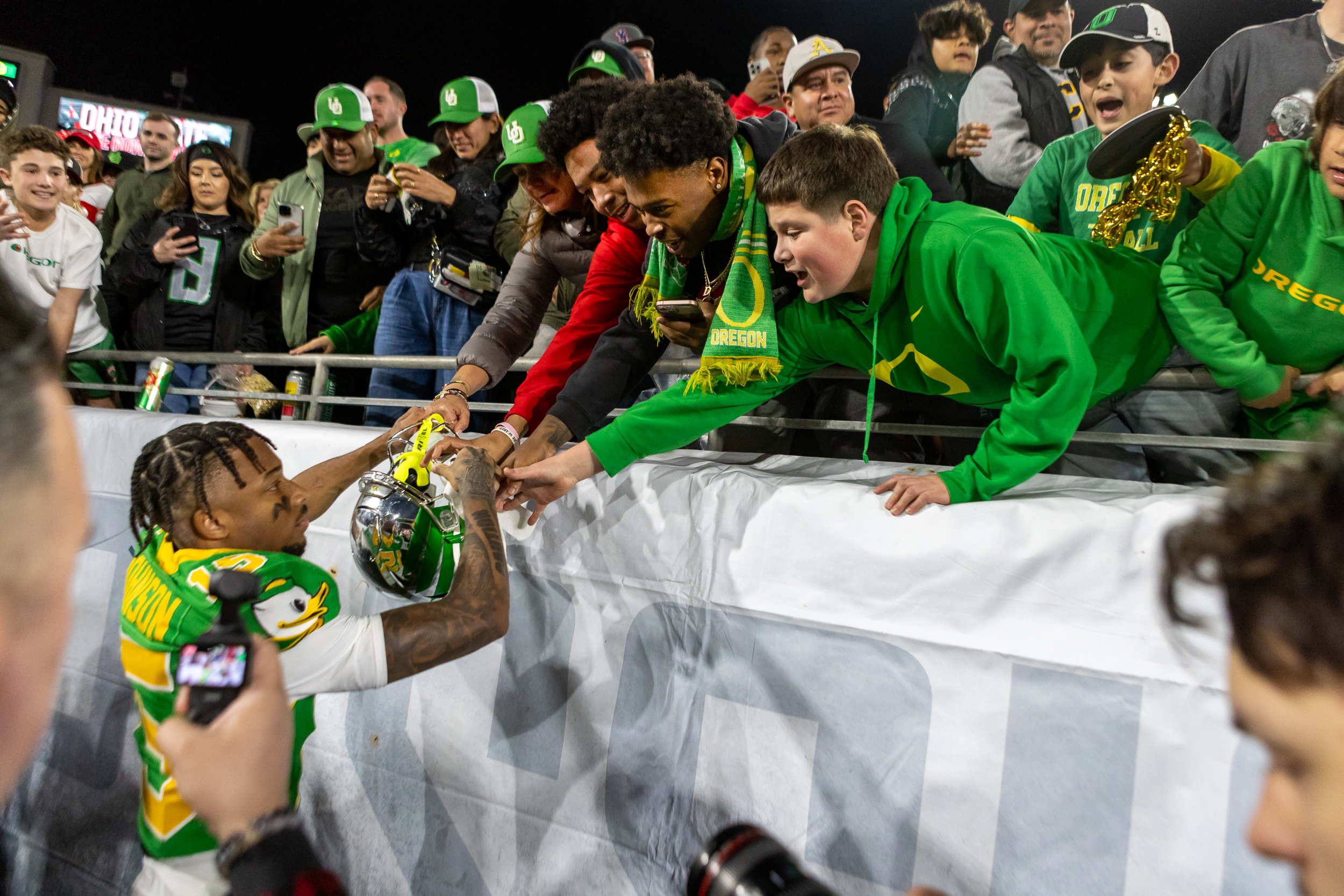 No. 1 Oregon Ducks vs. No. 8 Ohio State Buckeyes CFP quarterfinal at ...