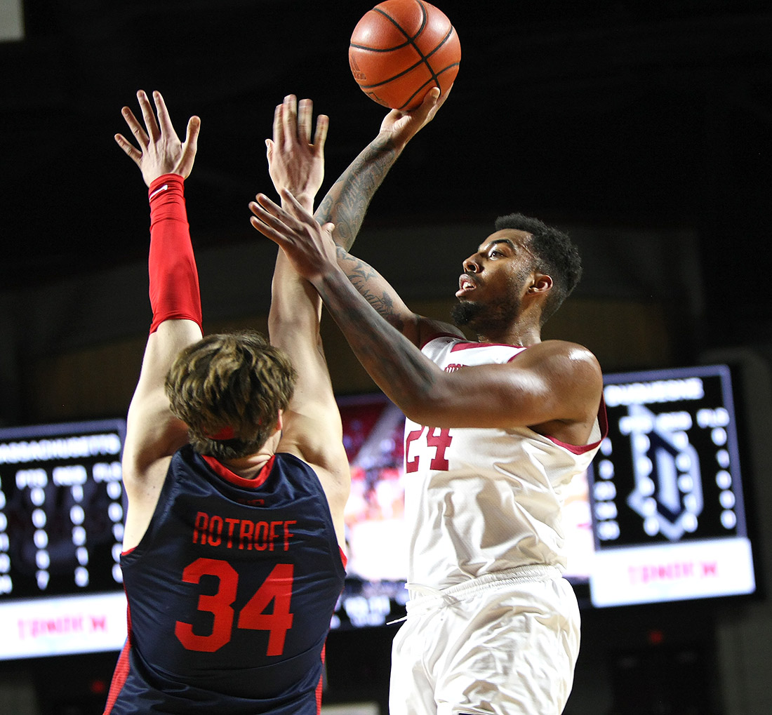 UMass Men's Basketball vs Duquesne 1/8/22 - masslive.com