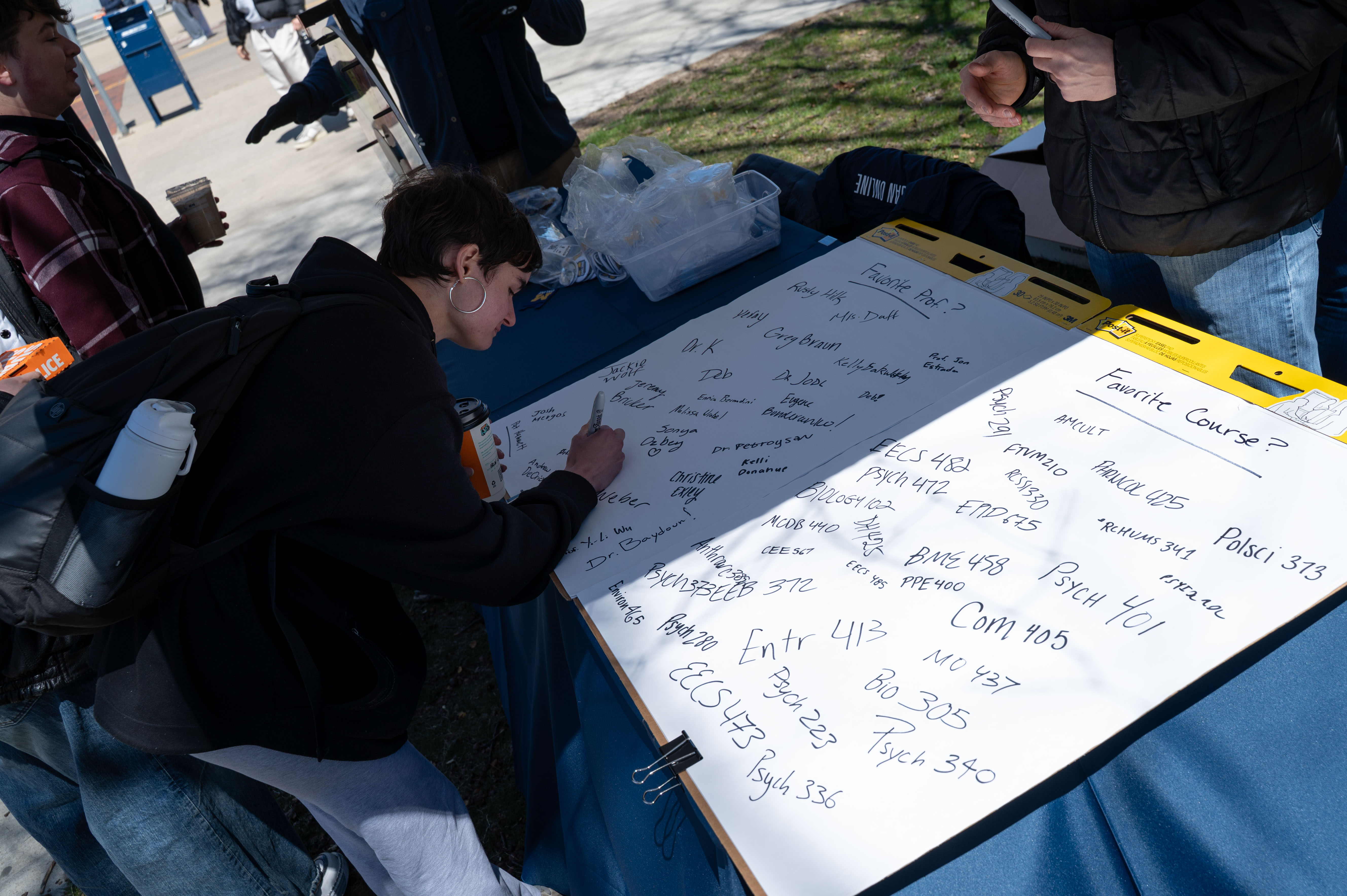 Hundreds of Michigan students enjoy the 2025 Forever Go Blue Bash ...