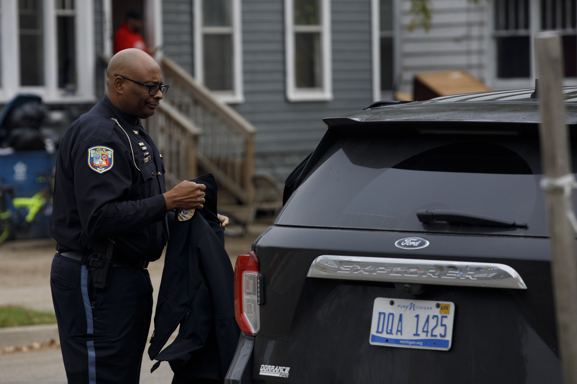 Kalamazoo police in armed standoff with suspect who fired at officers ...