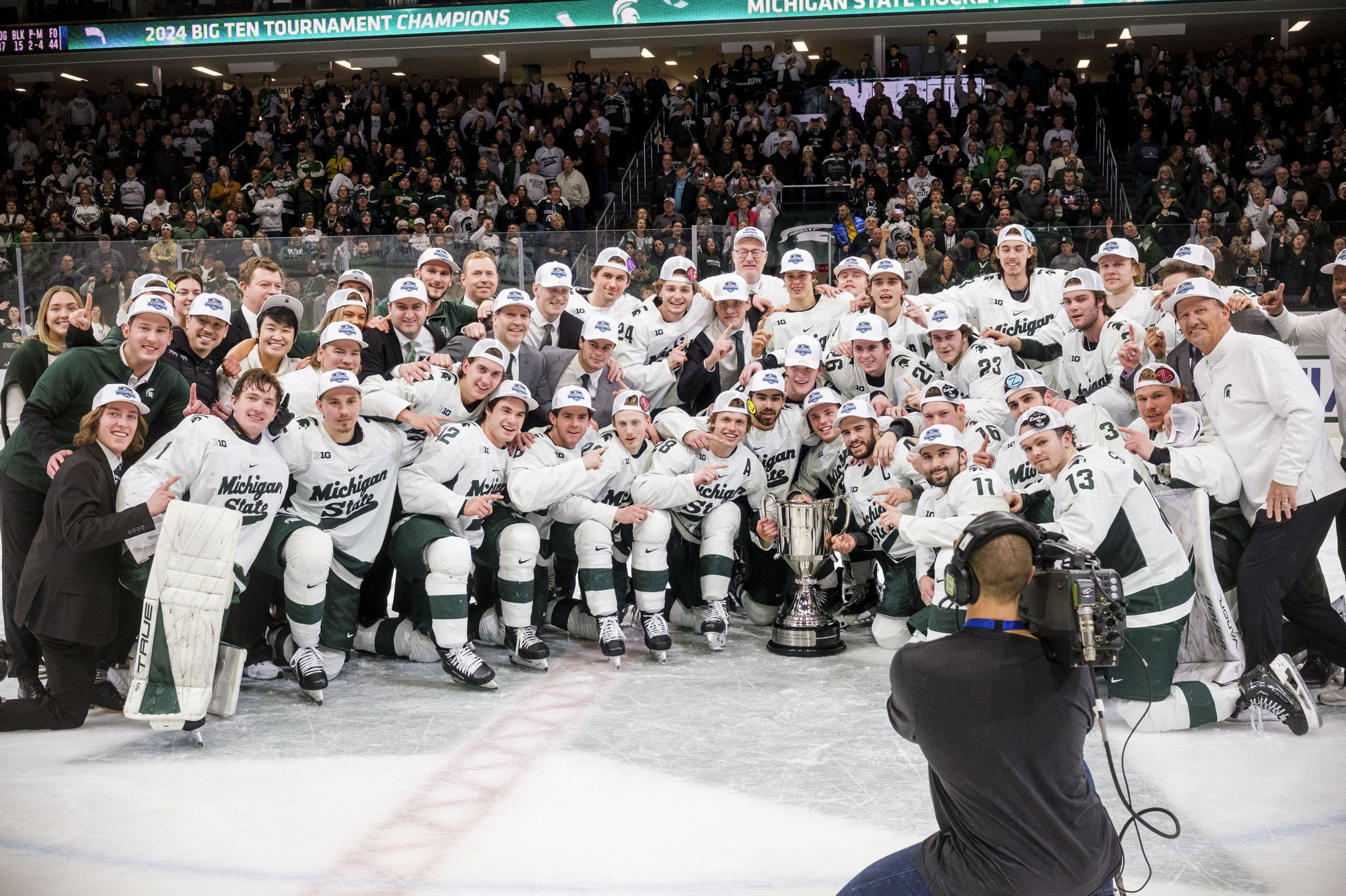 Michigan and Michigan State ice hockey face off for Big Ten ...