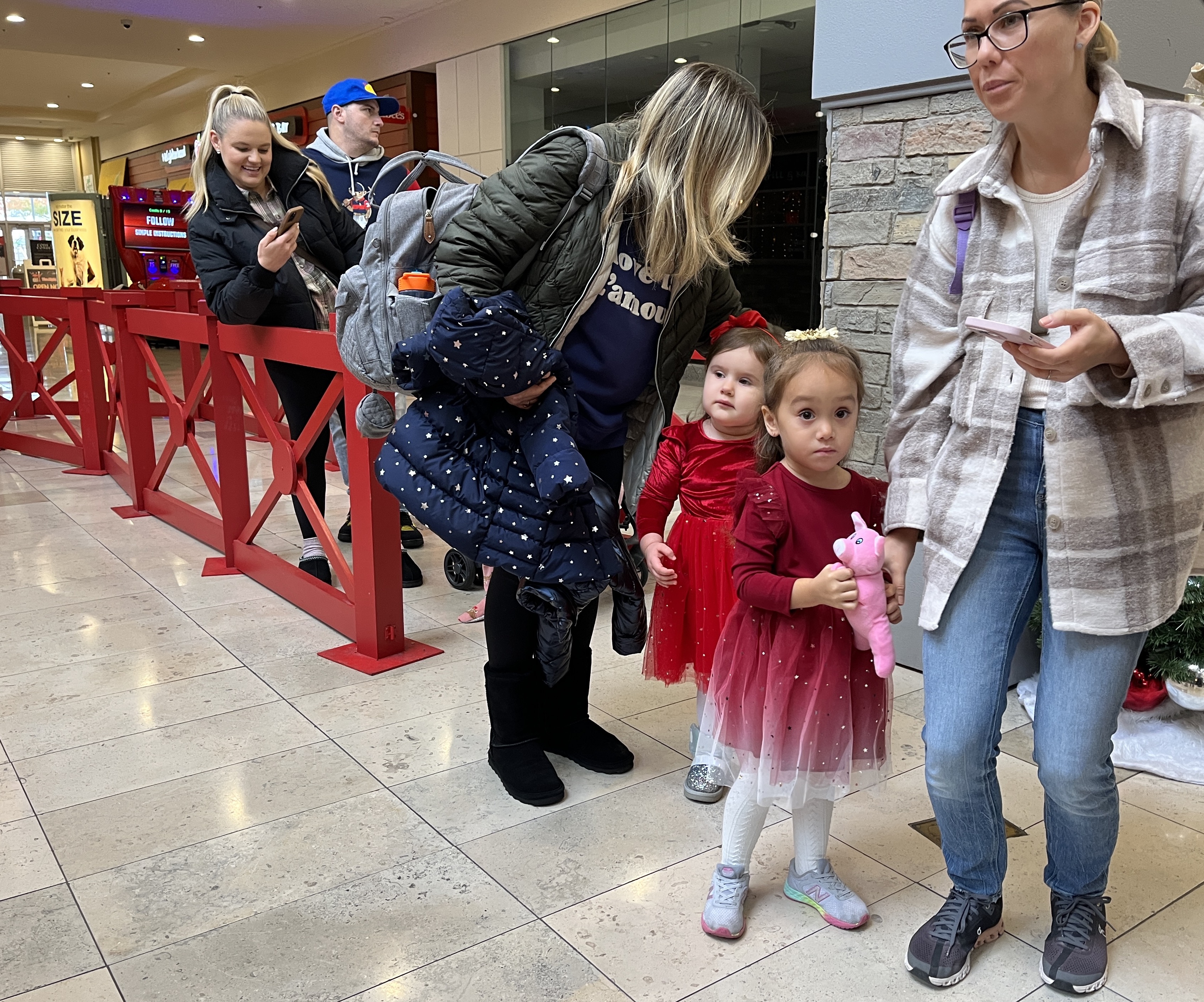 Santa arrives at the Staten Island Mall - silive.com