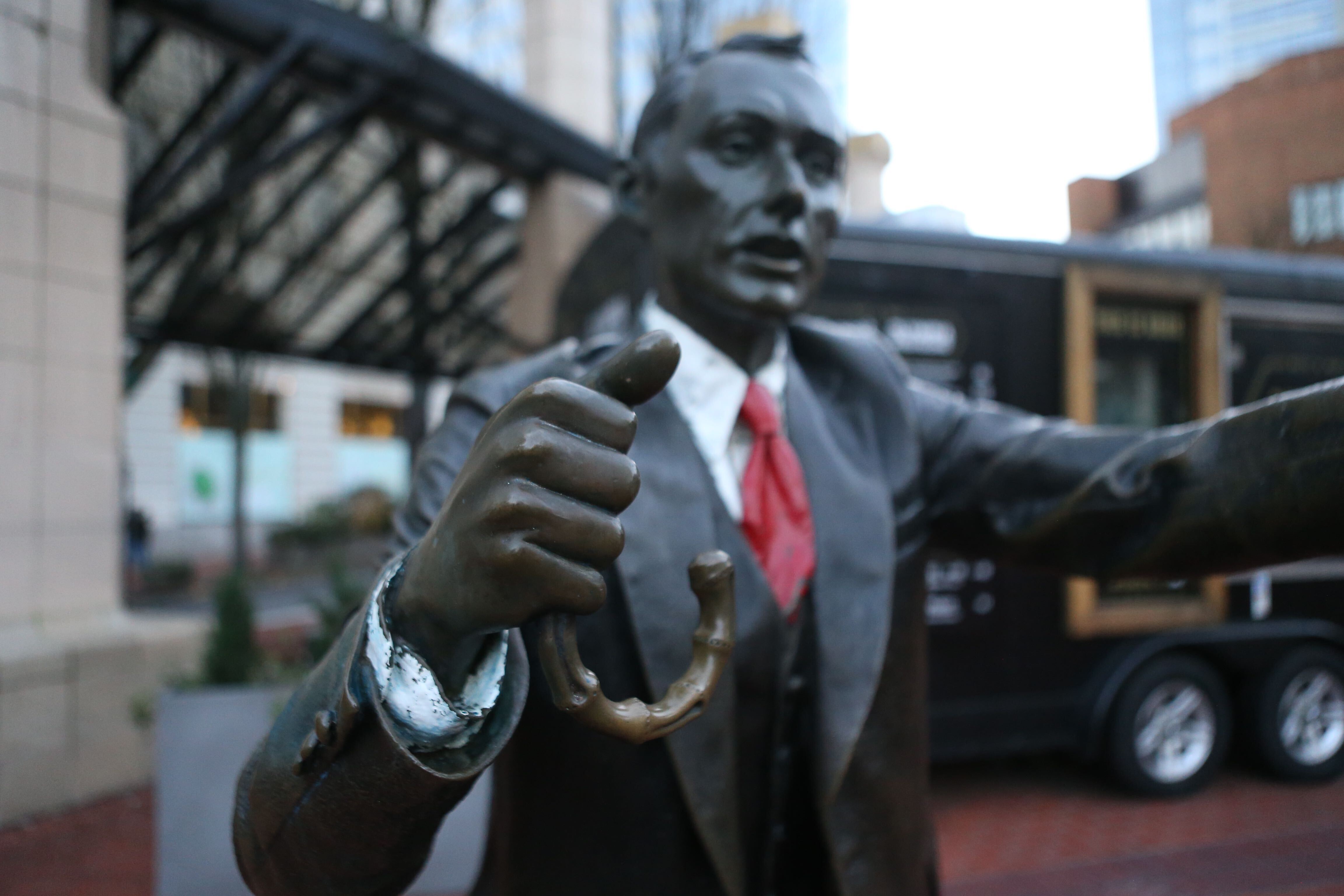 As rainy season sets in, Portland’s ‘Umbrella Man’ statue is without ...