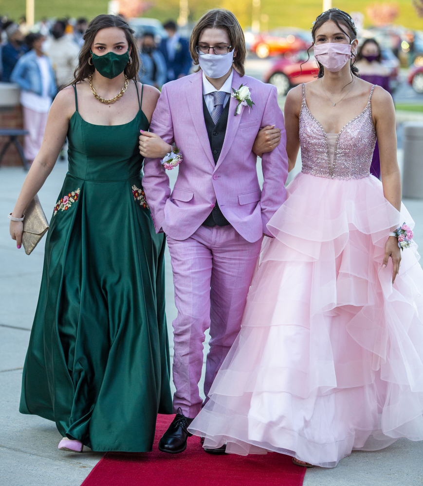 Bishop McDevitt holds 2021 Prom at the school - pennlive.com