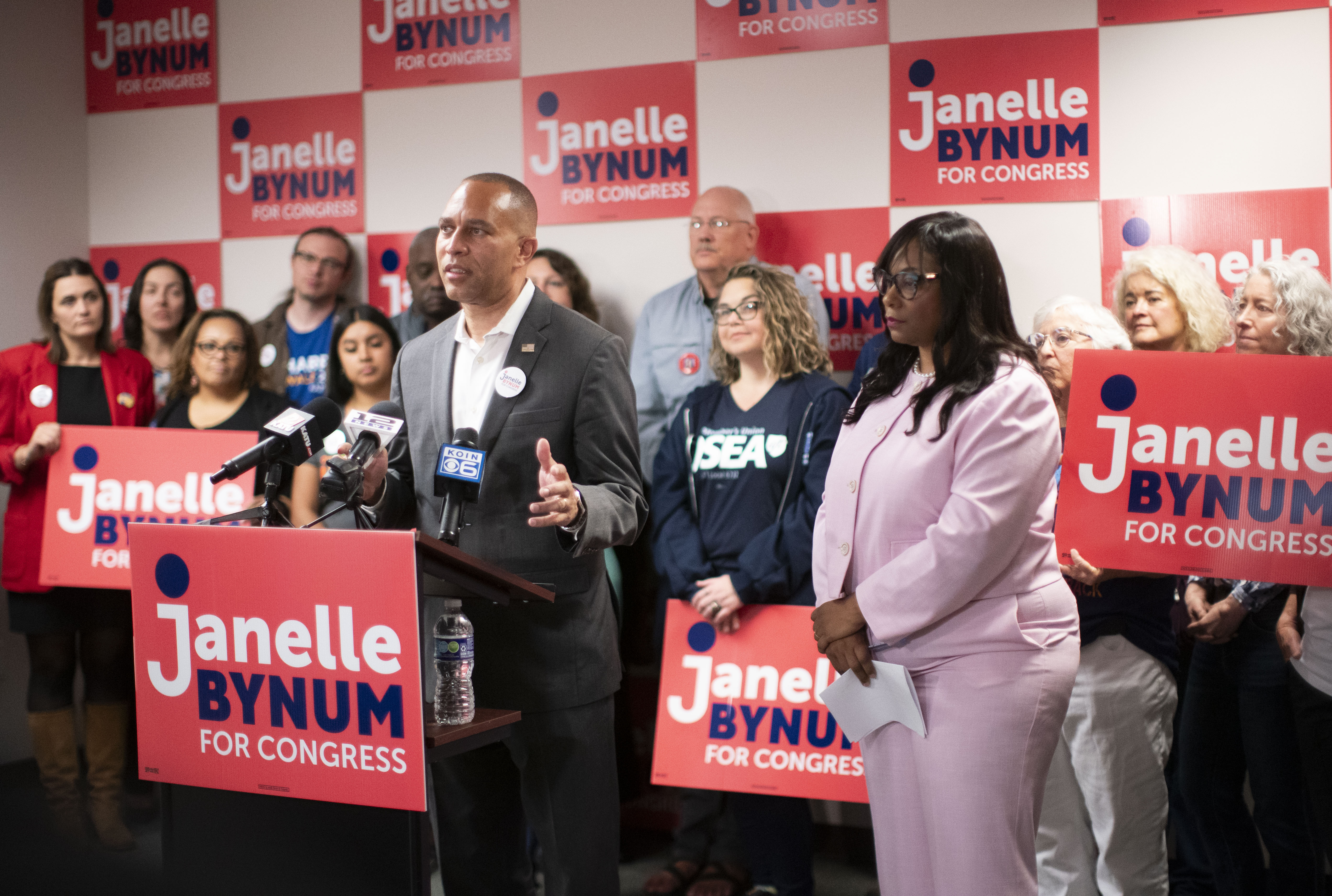 Rep Janelle Bynum and House Minority Leader Hakeem Jeffries ...