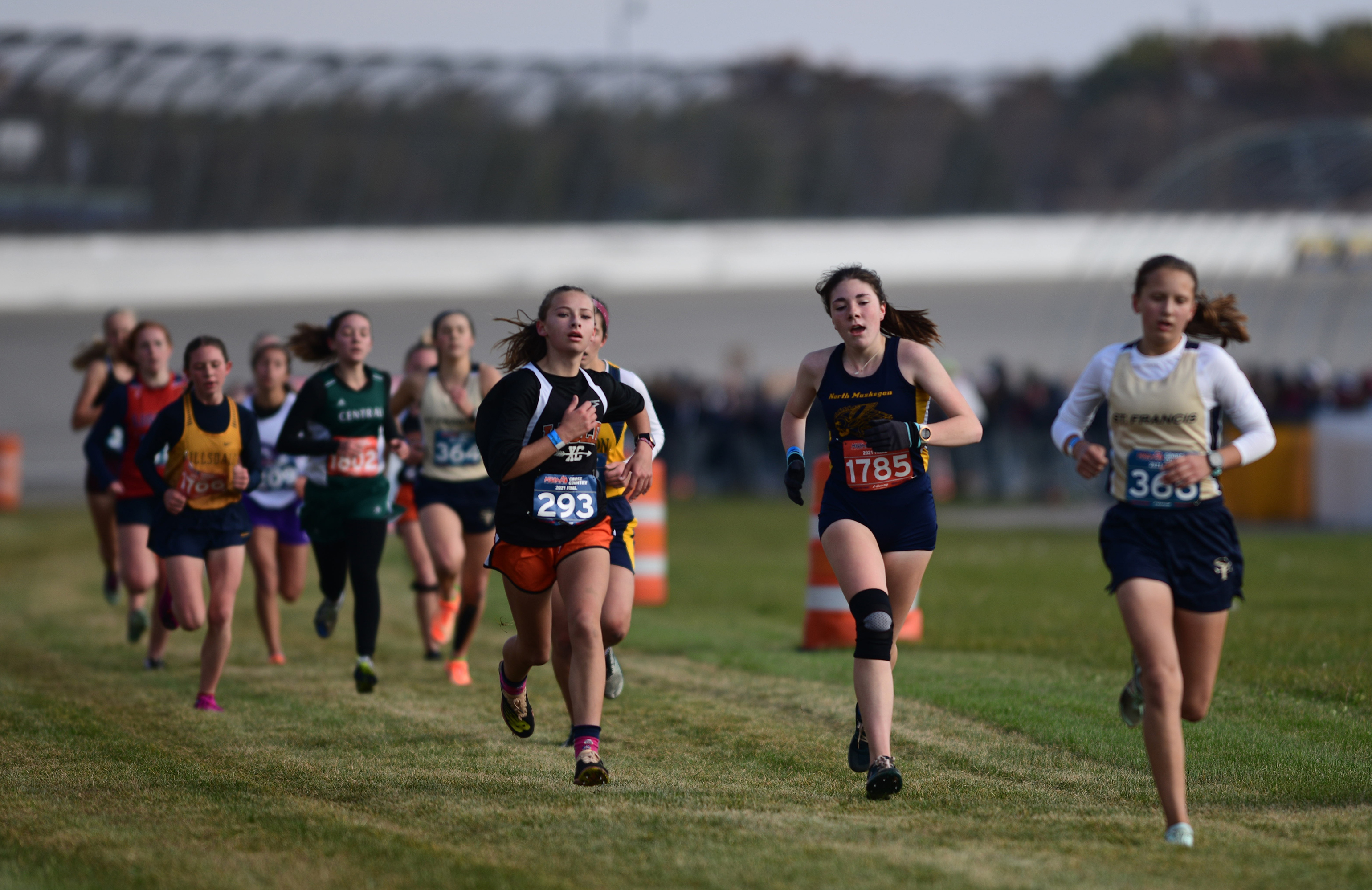 Division 3 girls race at 2021 MHSAA Cross Country championships - mlive.com