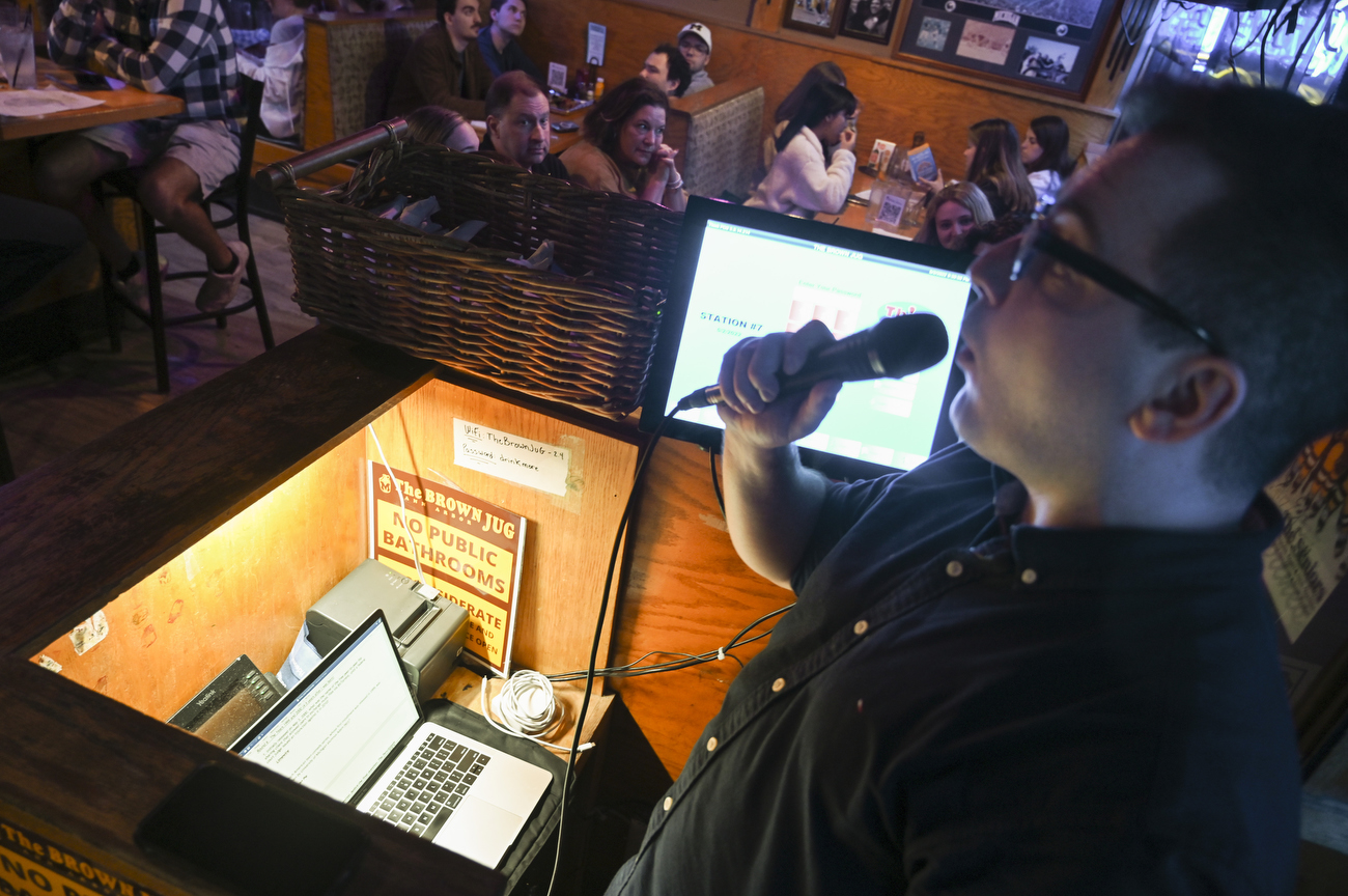 Joshua Bosman hosts trivia at the Brown Jug - mlive.com