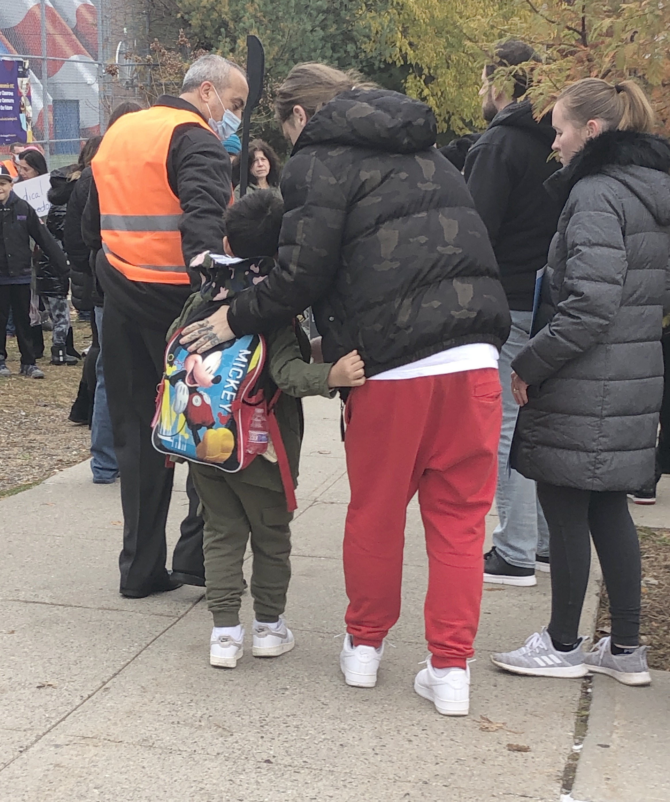 Anti-vaccine mandate protest at PS 56 - silive.com