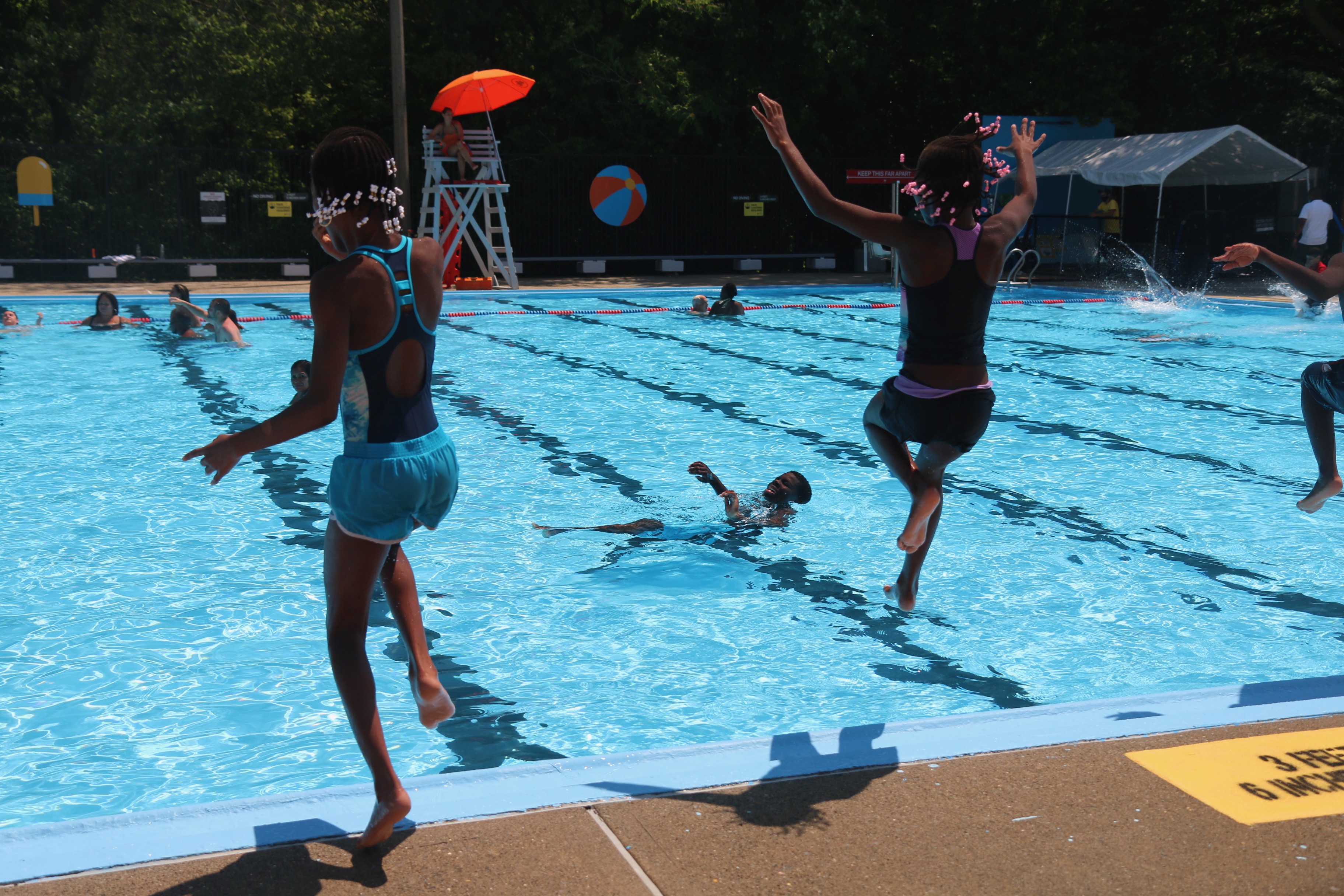 Swimmers get cool at Tottenville Pool - silive.com