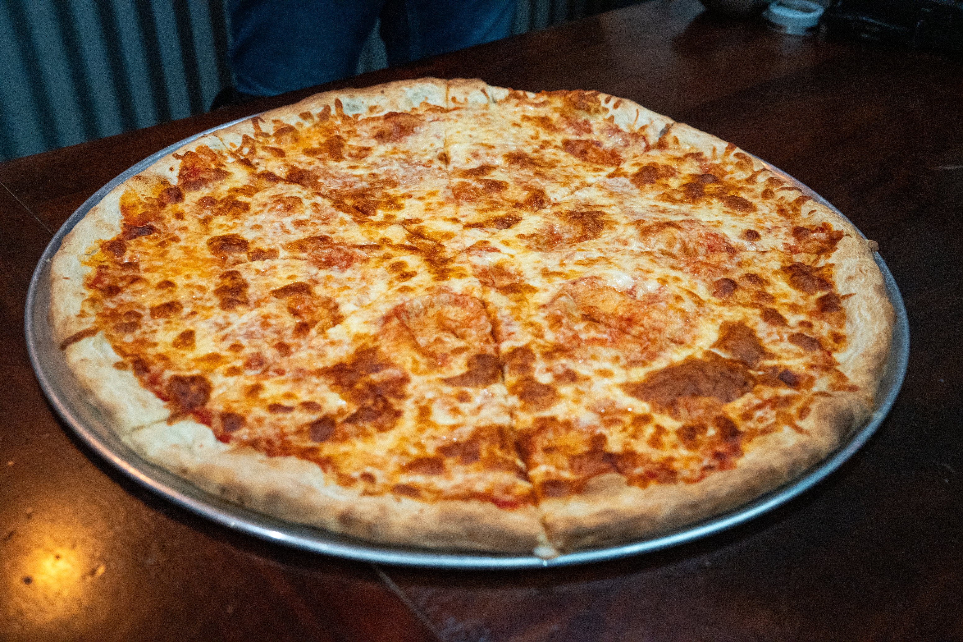 YouTube sensation Randy Santel takes on a 28 inch pizza alone at Benny ...