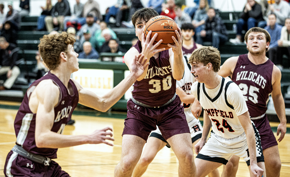 Mechanicsburg plays Hempfield boys at the Carlisle Classic Basketball ...