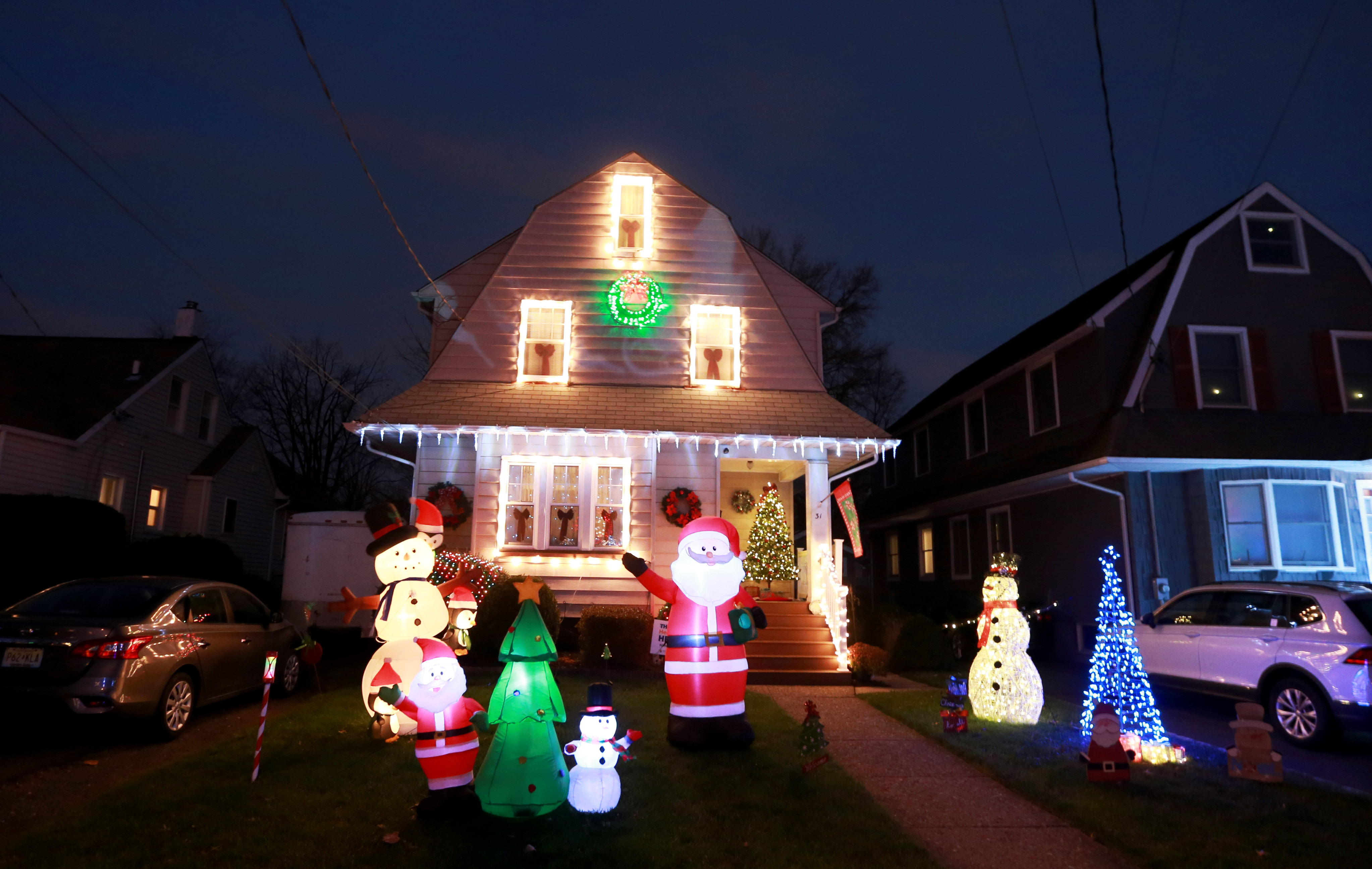 Entire street lights up for the holidays - nj.com
