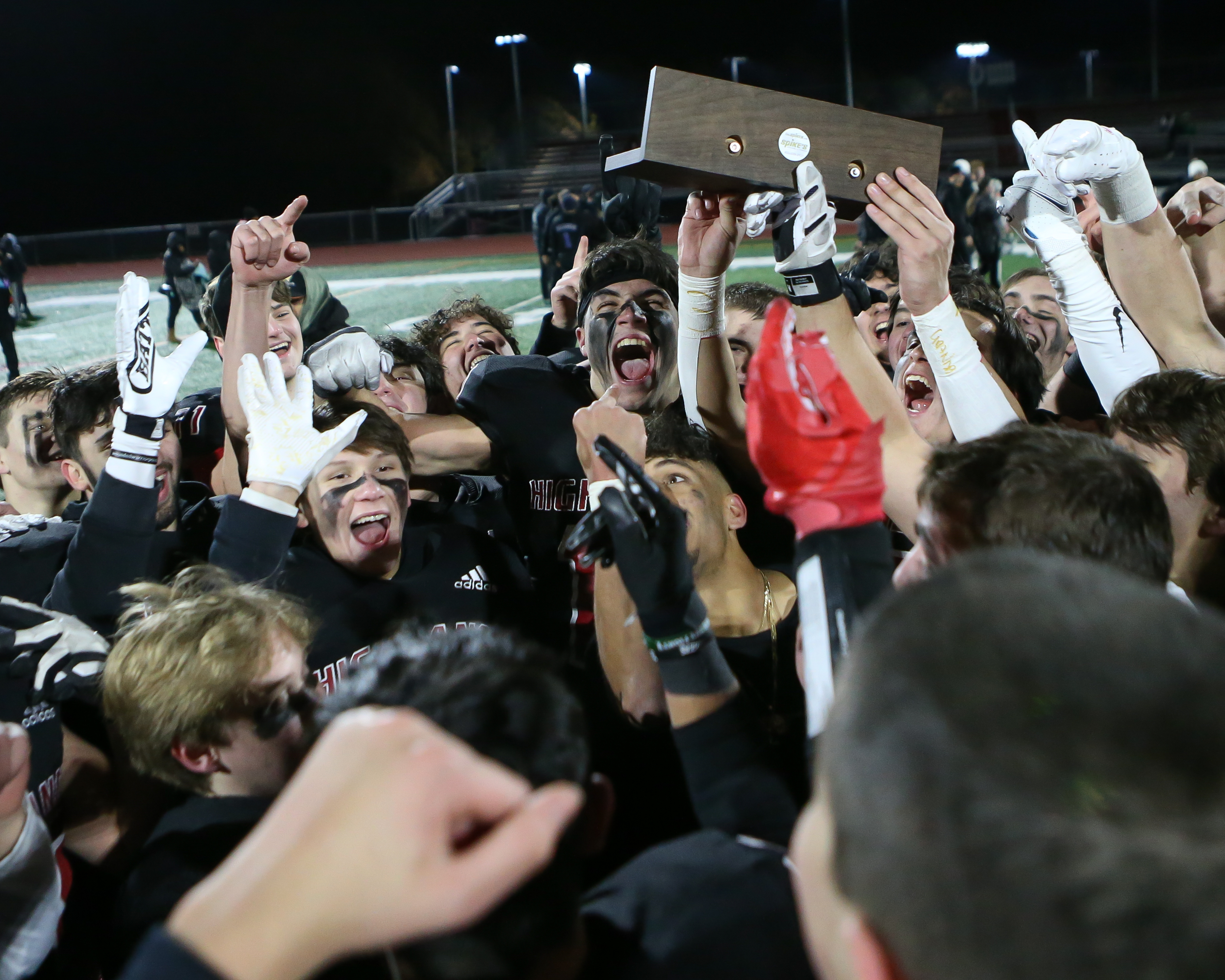Football: Northern Highlands outlasts Ramapo in thrilling football ...