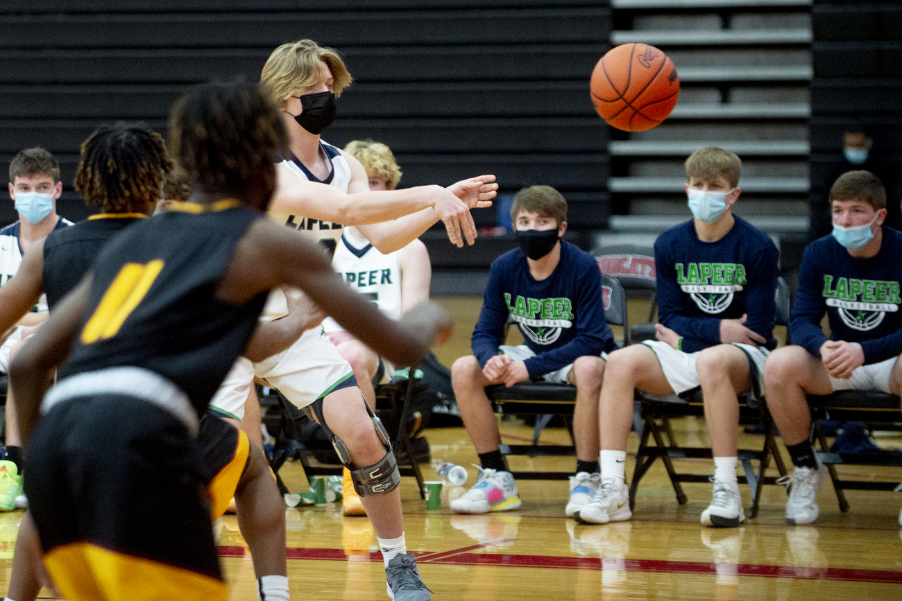 Davison defeats Lapeer in Division 1 district semifinal boys basketball ...