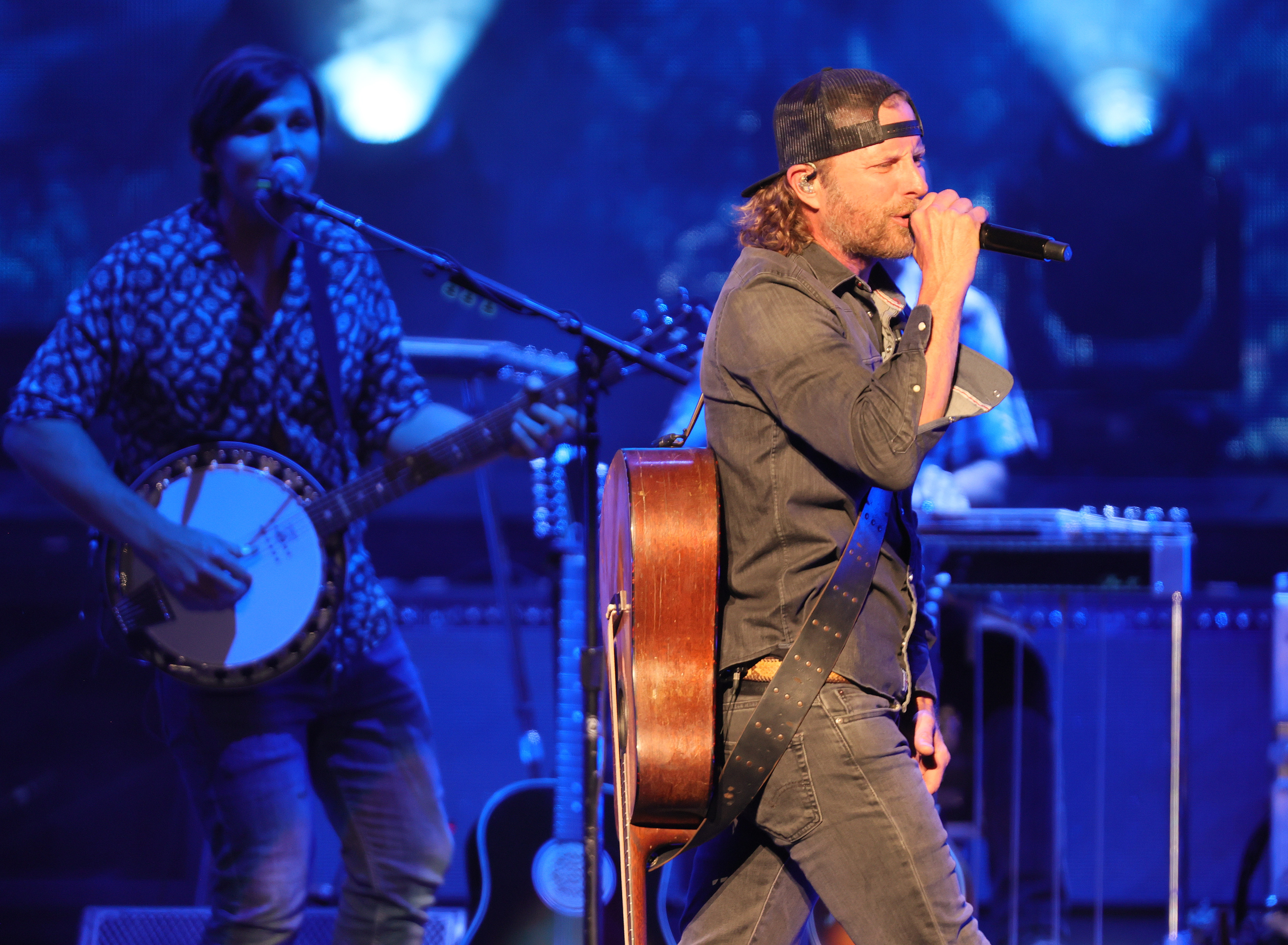Country music singer Dierks Bentley stops at Blossom Music Center ...