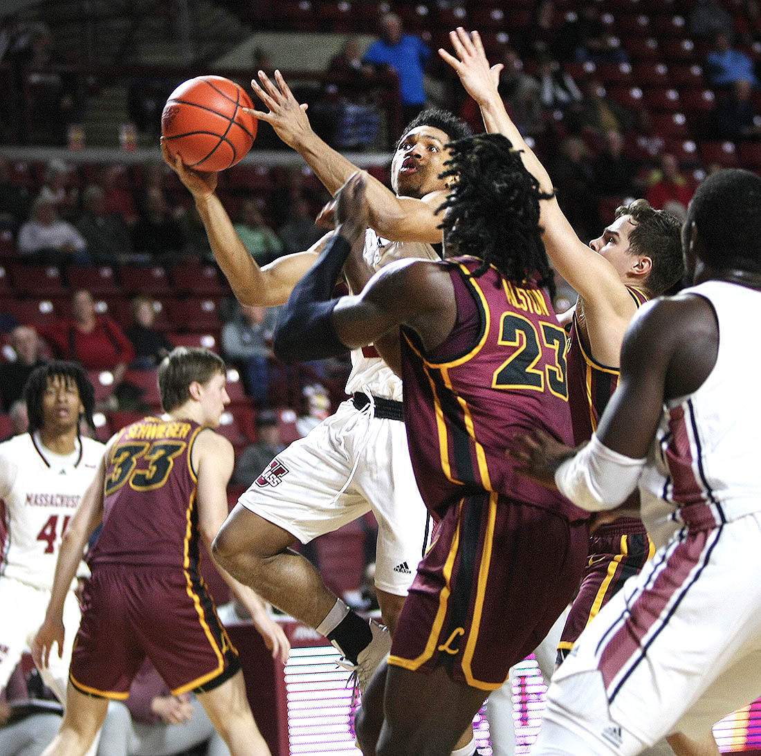 UMass Men's Basketball vs Loyola Chicago 2/14/23 - masslive.com