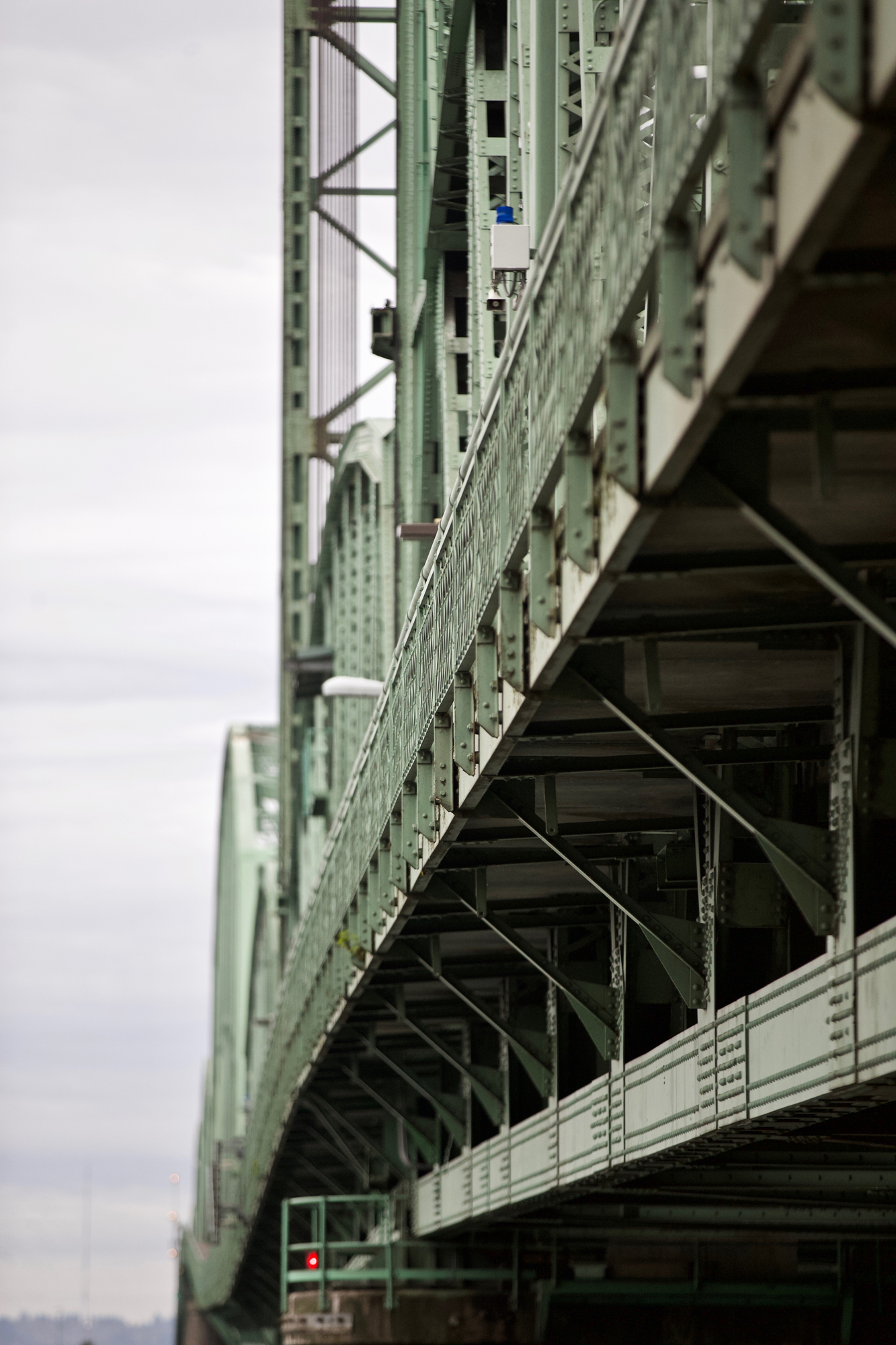 An up-close look at the aging 100-year-old Interstate 5 bridge ...