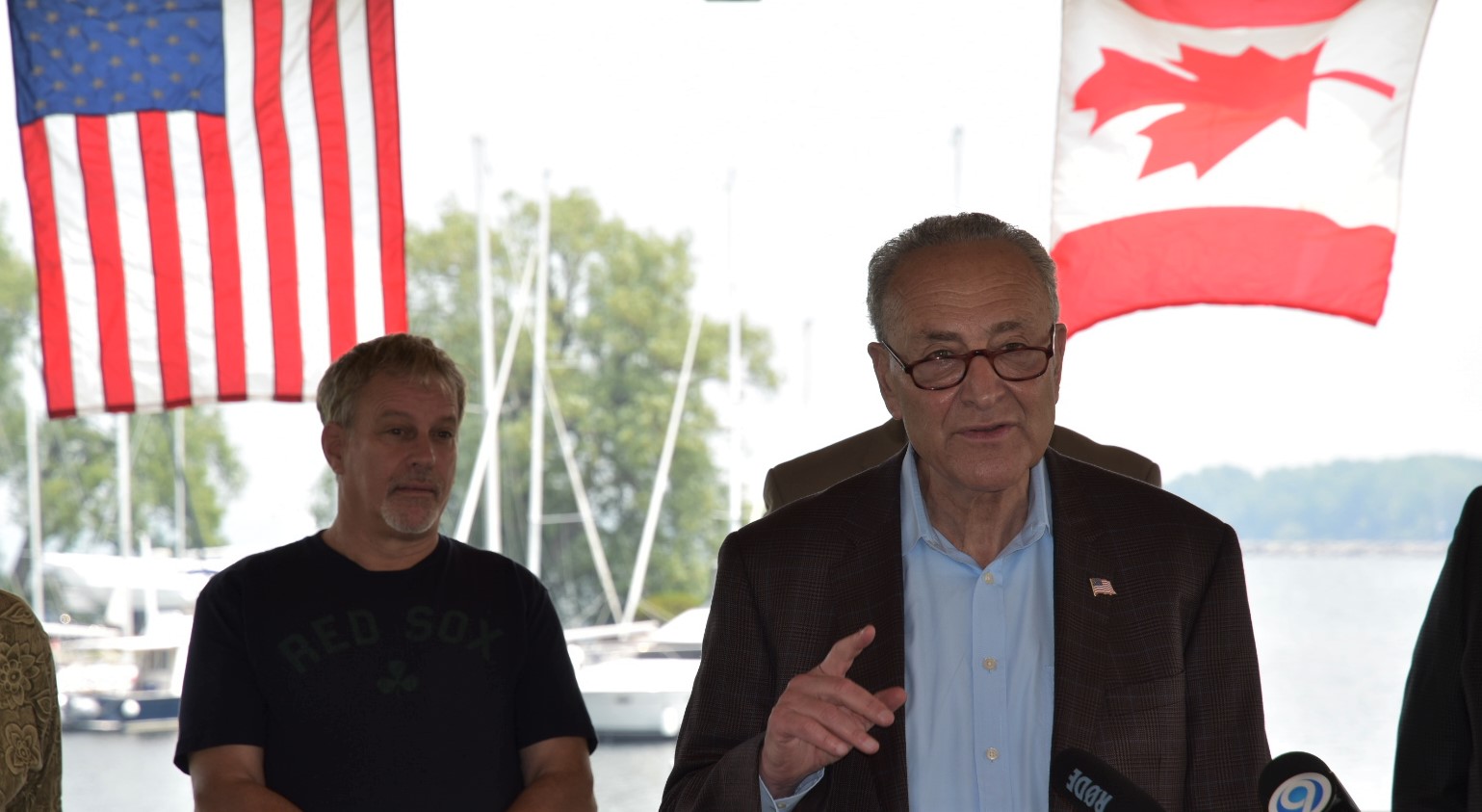 Schumer: US should unilaterally reopen border to vaccinated Canadians