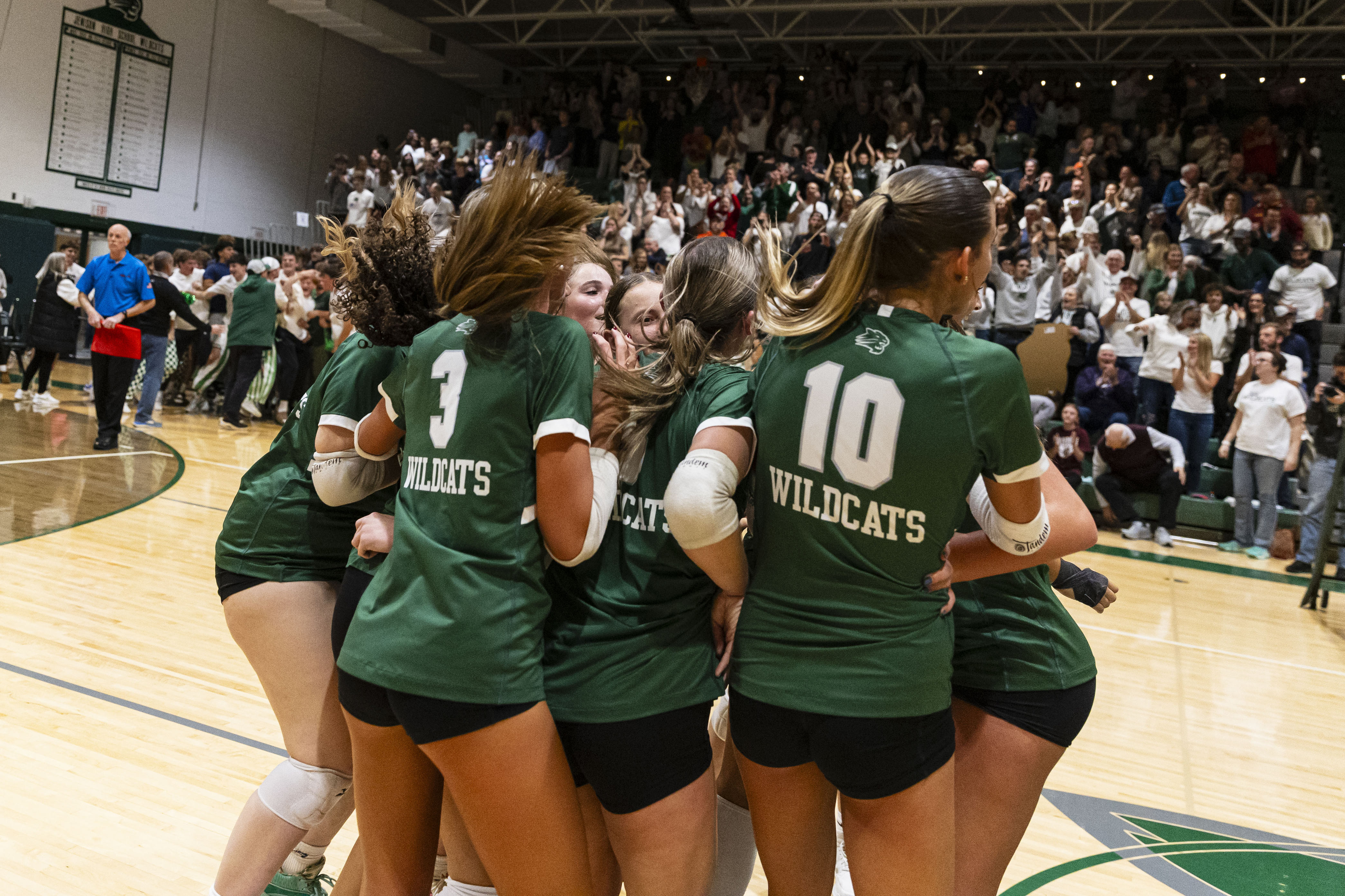 Mona Shores and Jenison go head-to-head in D1 volleyball regional ...