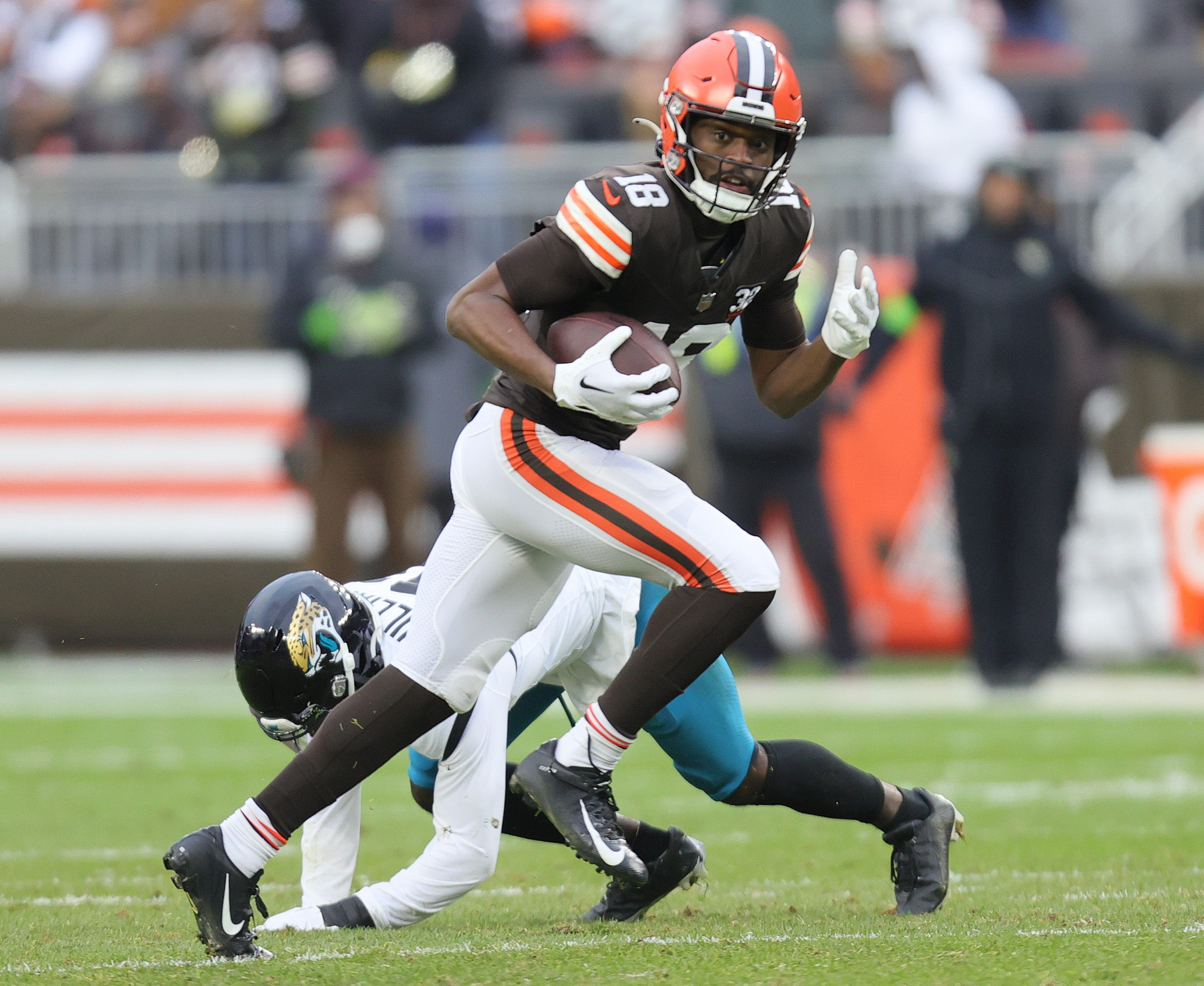 A closer look at David Bell’s 41-yard touchdown catch in the Browns’ win over the Jaguars