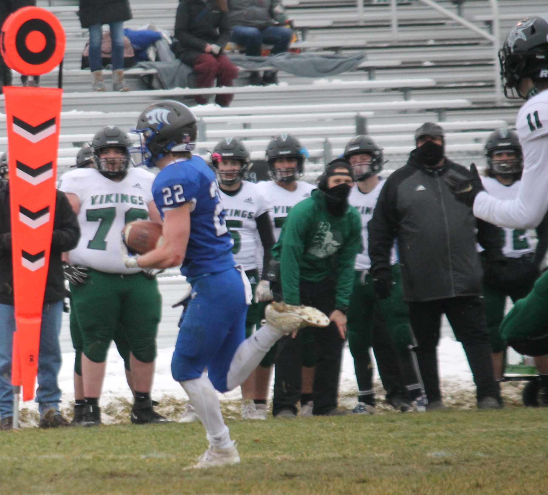 No. 1 Montague faces Grayling in Division 6 football semifinal - mlive.com