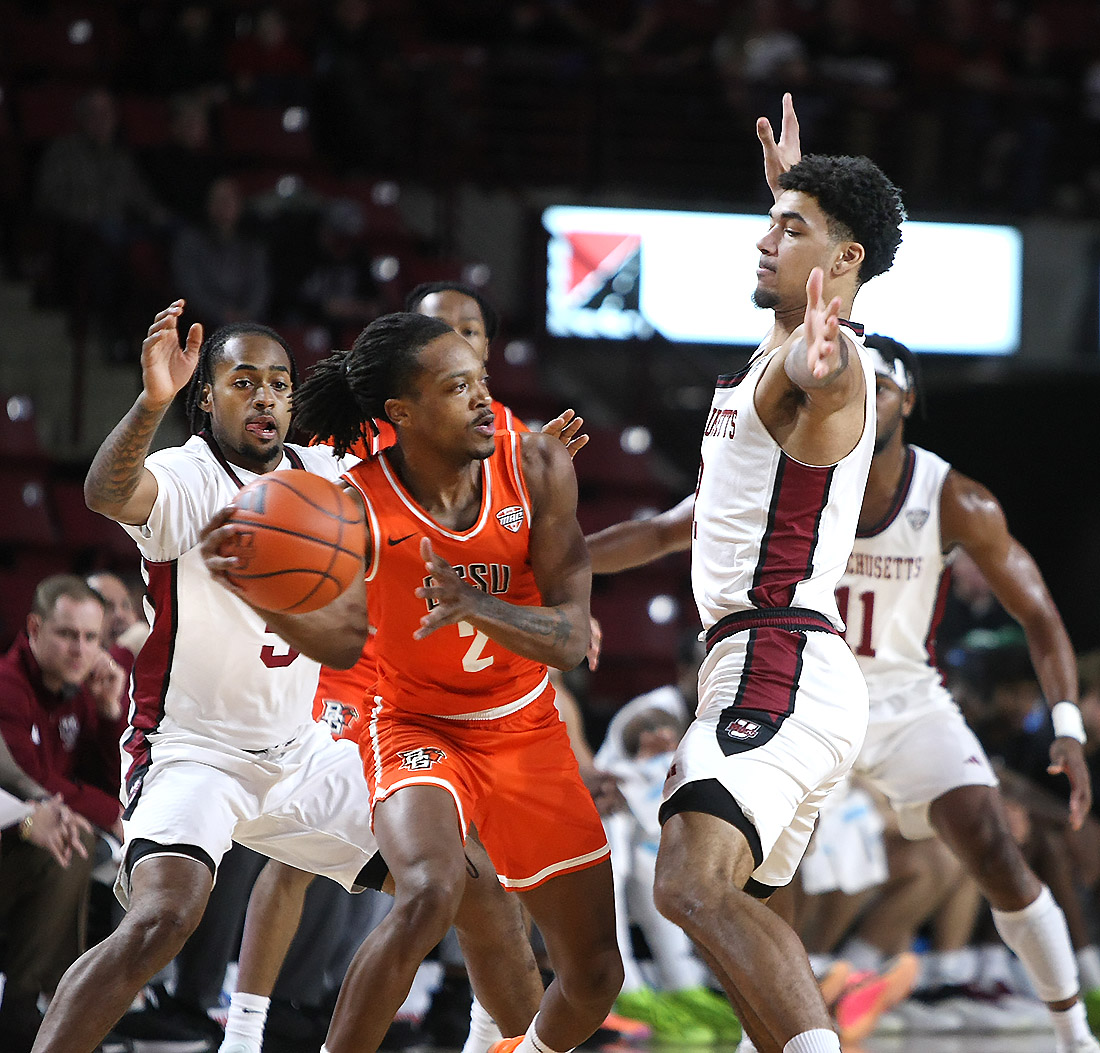 UMass Men's Basketball vs Bowling Green 1/3/26 - masslive.com