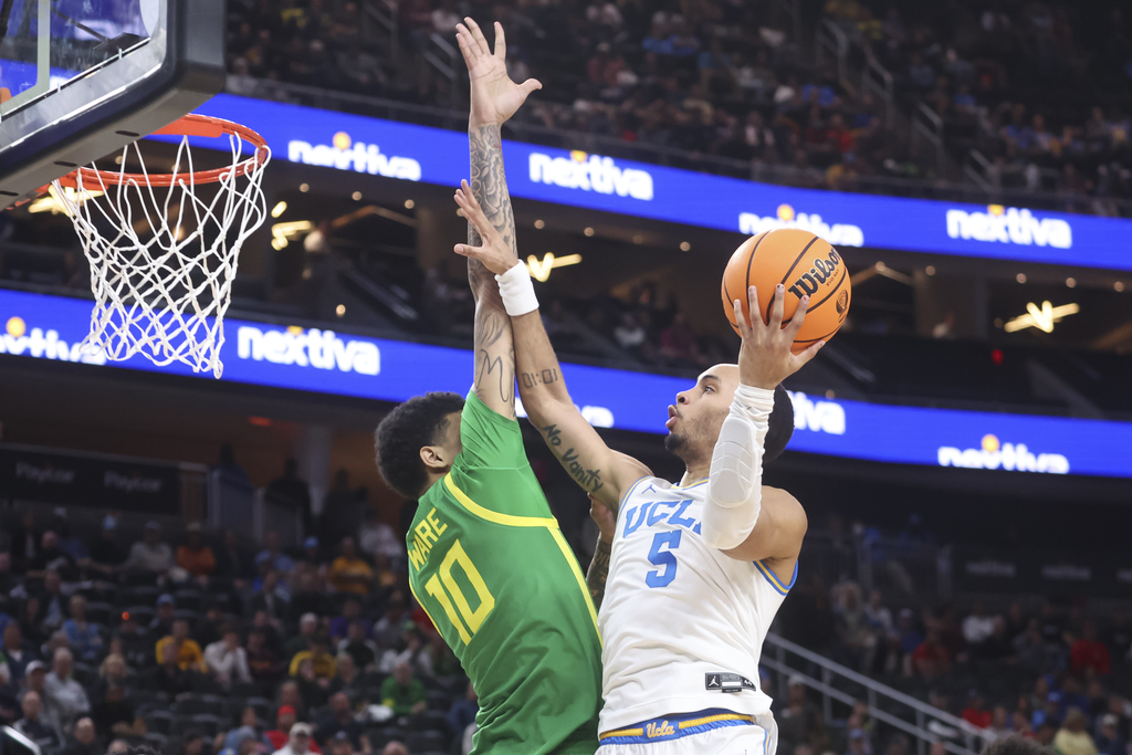 Oregon Ducks vs. UCLA at Pac-12 men's basketball tournament ...