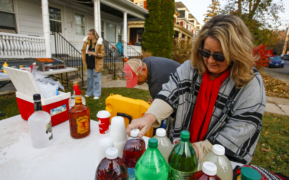 Easton-P’burg fans tailgate before the 2021 Thanksgiving Day game ...