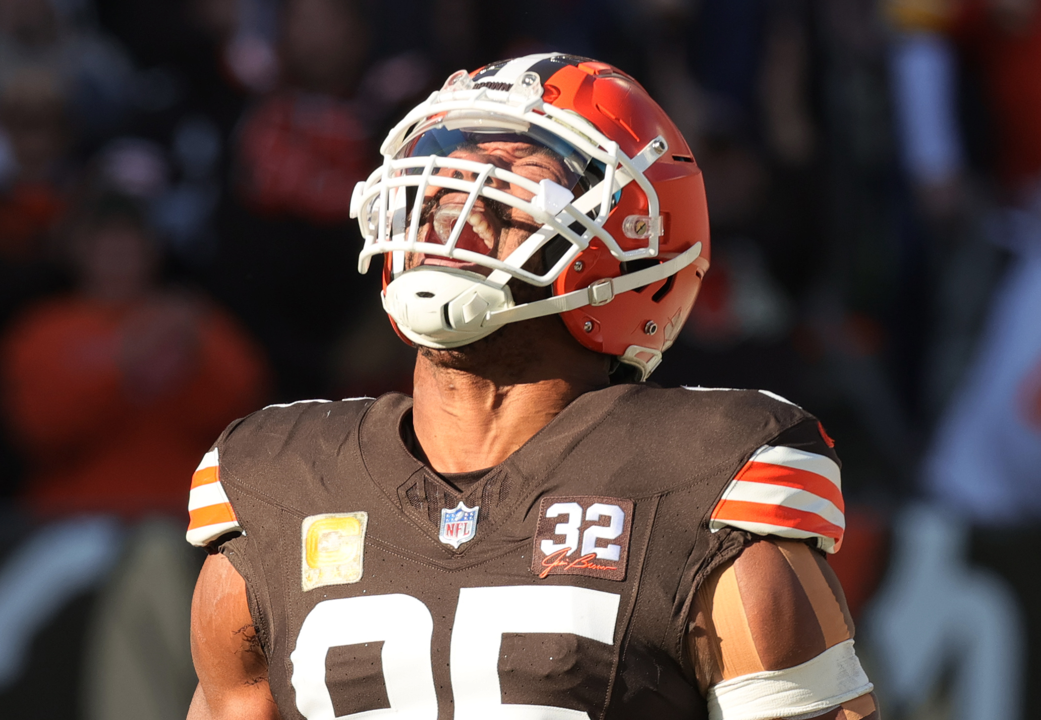 What Helmet Does Myles Garrett Wear