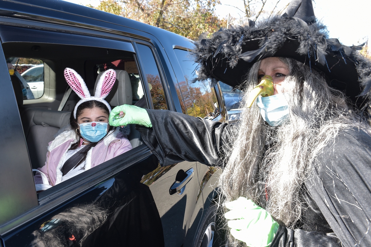 Springfield C3 Police Unit stages Halloween Trunk or Treat Drive-Thru ...
