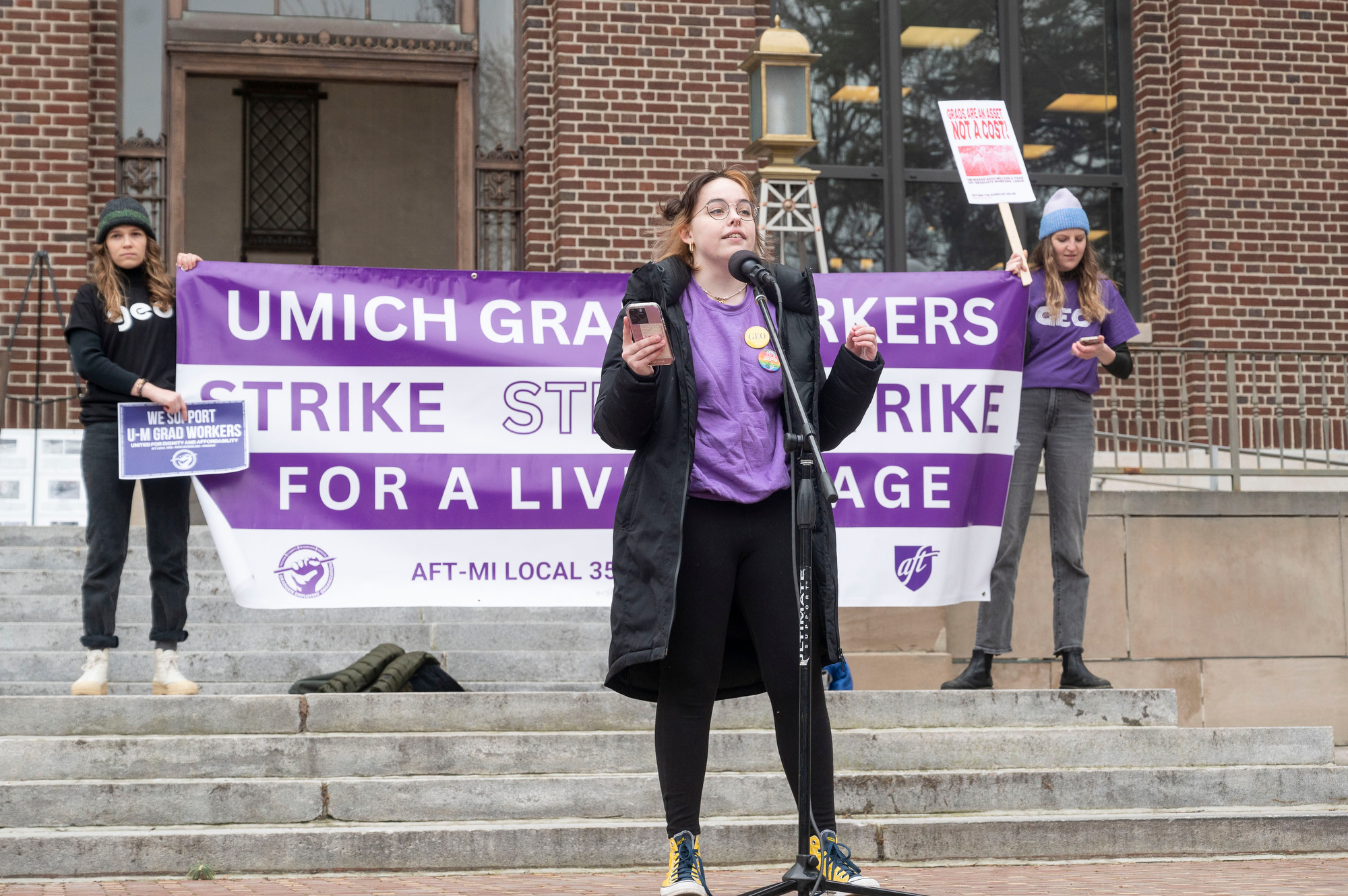 Graduate Employees Organization begins strike on University of Michigan ...