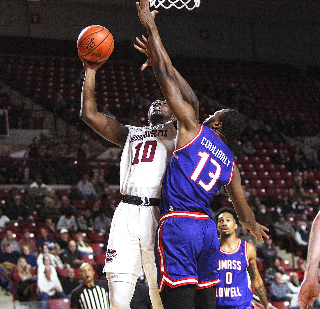 UMass Men's Basketball vs UMass Lowell 12/8/22 - masslive.com